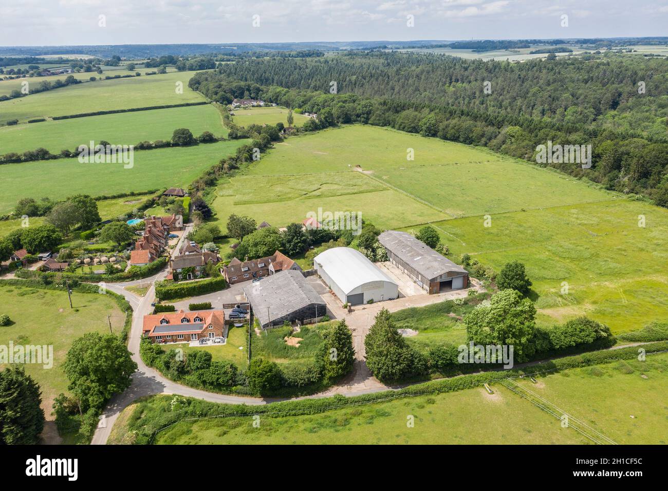 English barns hi-res stock photography and images - Alamy