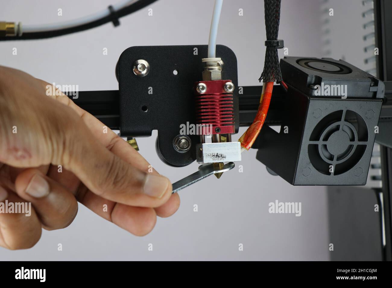 3d printer repairing. Replacing new nozzle for 3d printing. Fixing ...