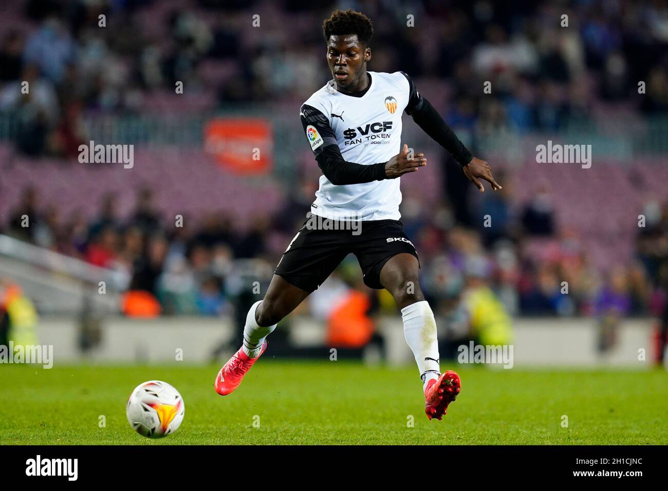 Yunus Musah of Valencia CF during the La Liga match between FC ...