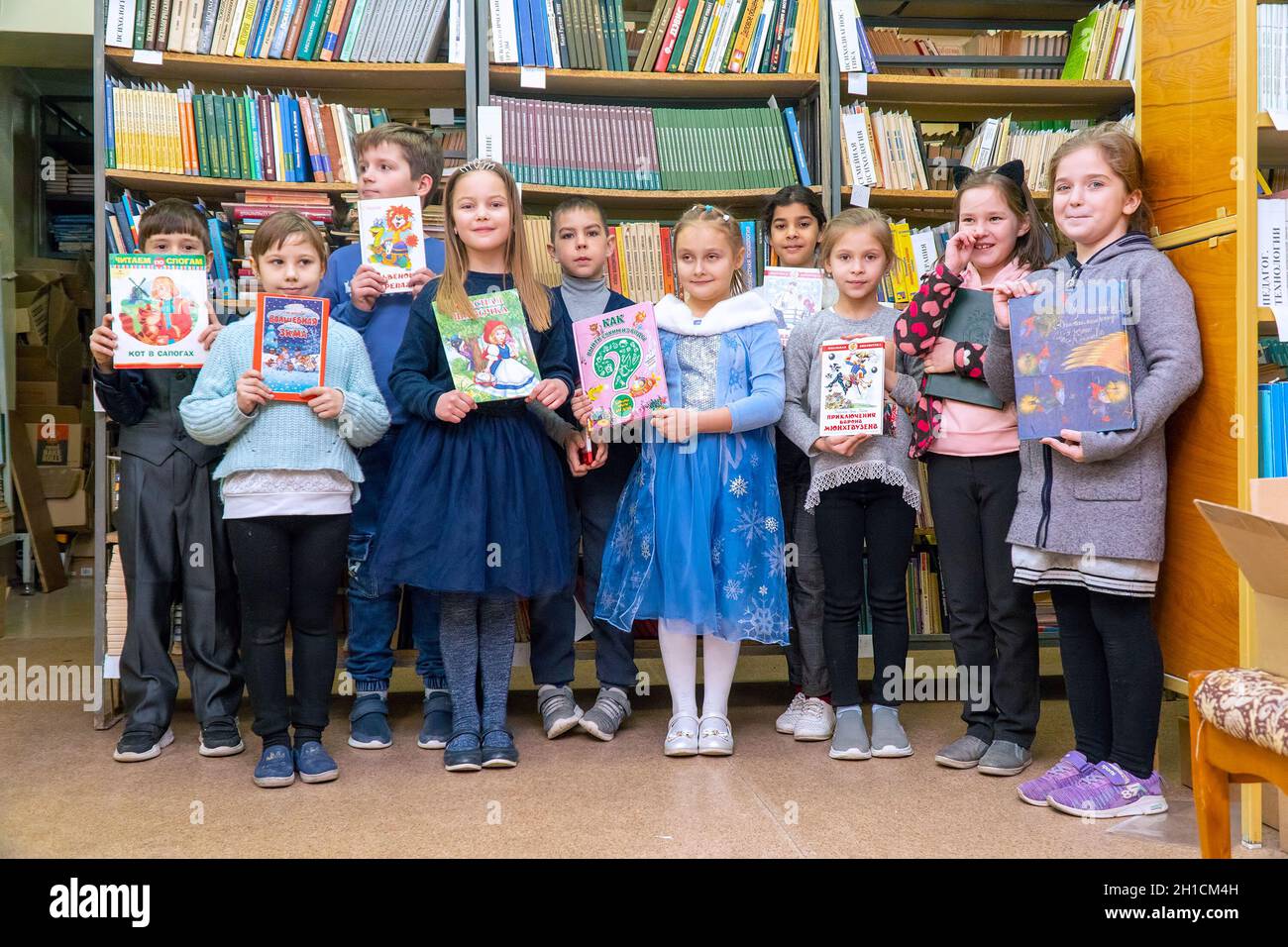 Grade school library students hi-res stock photography and images - Alamy