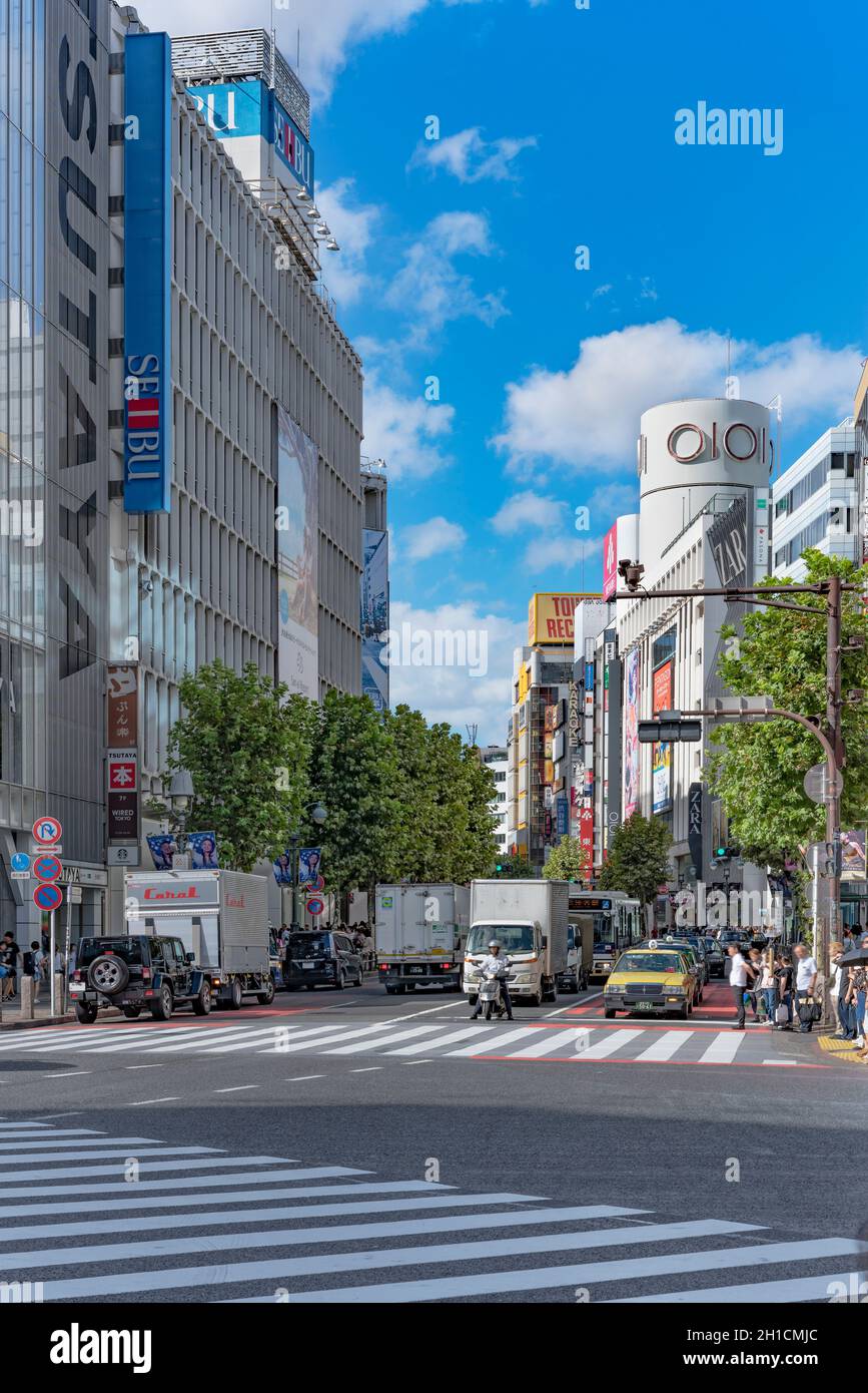 Shibuya Crossing Intersection in front of Shibuya Station on a bright ...