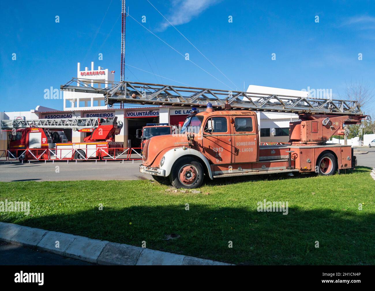 Portugal fire station hi-res stock photography and images - Alamy