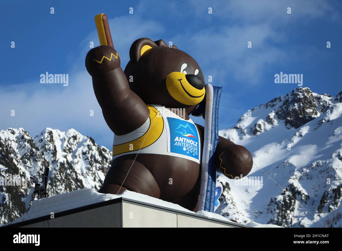 Bei Kaiserwetter grüßt das Maskottchen Bumsi der Single Mixed Staffel ...