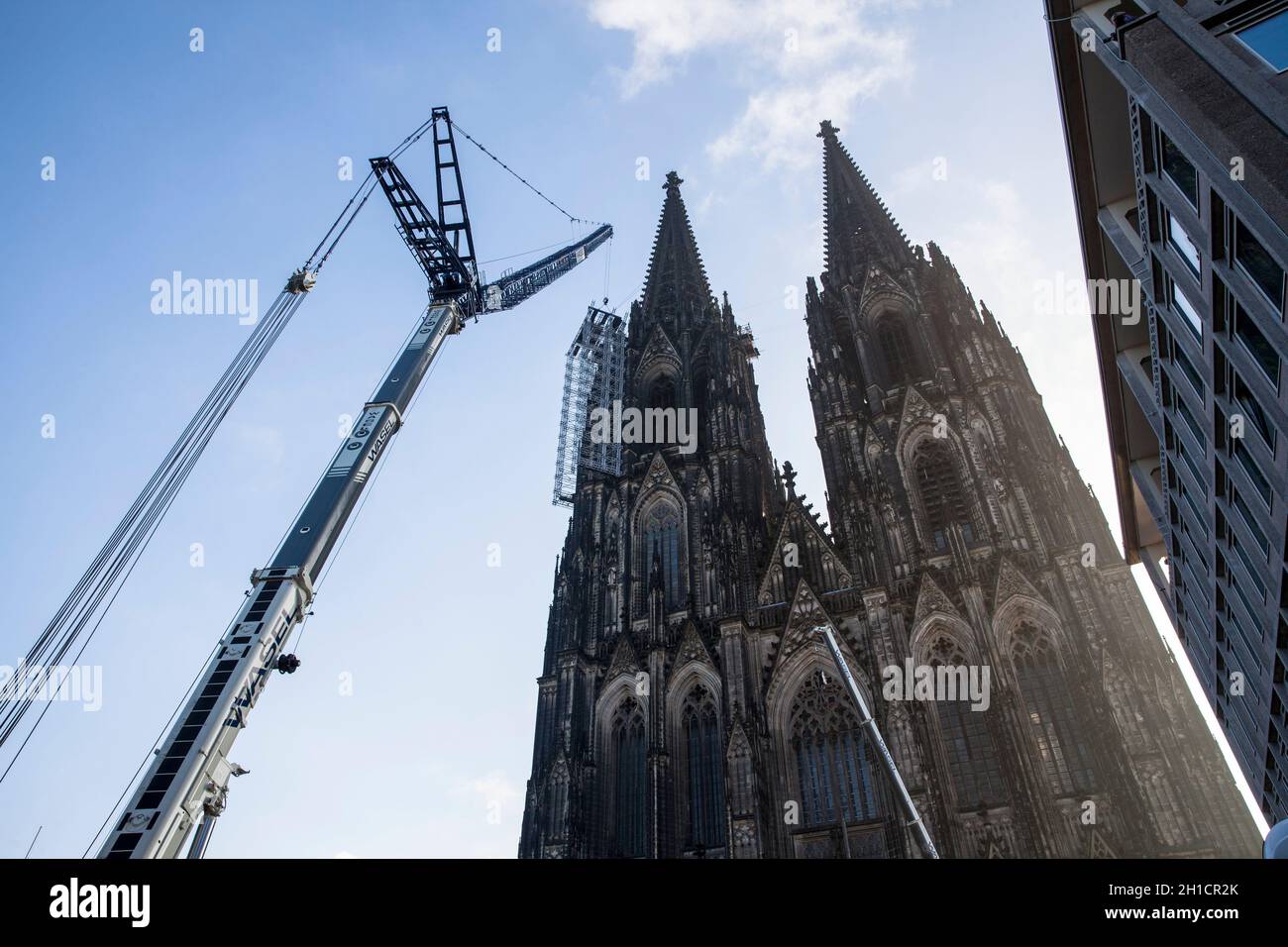 removing of a 30-meter-high scaffold, that hung for 10 years in 105 ...