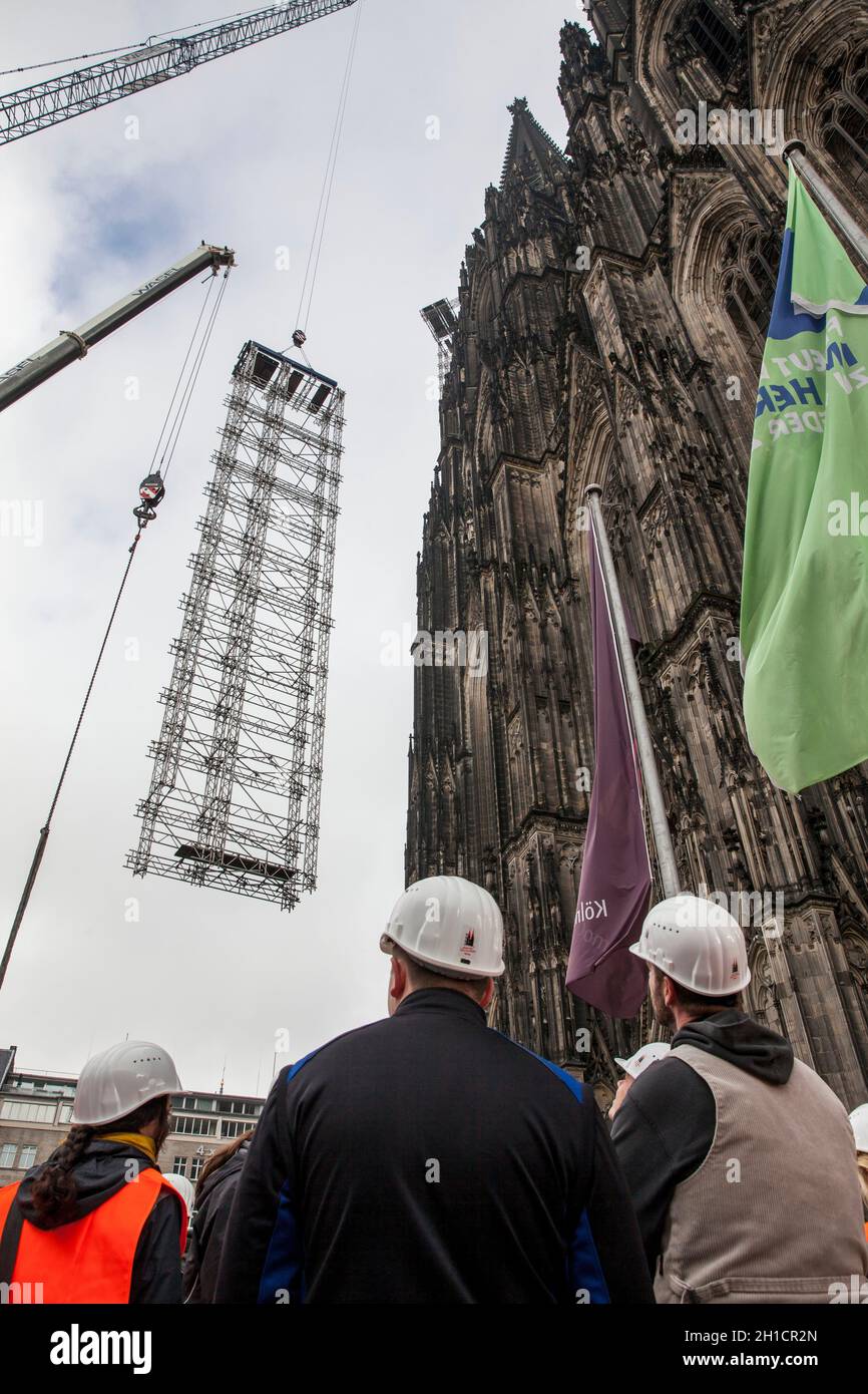 removing of a 30-meter-high scaffold, that hung for 10 years in 105 ...