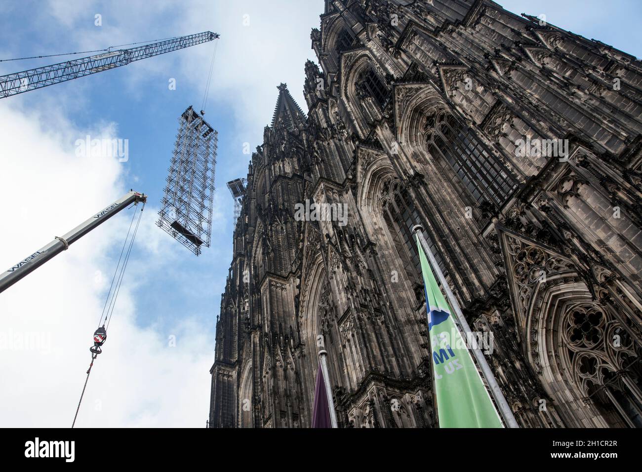 removing of a 30-meter-high scaffold, that hung for 10 years in 105 ...