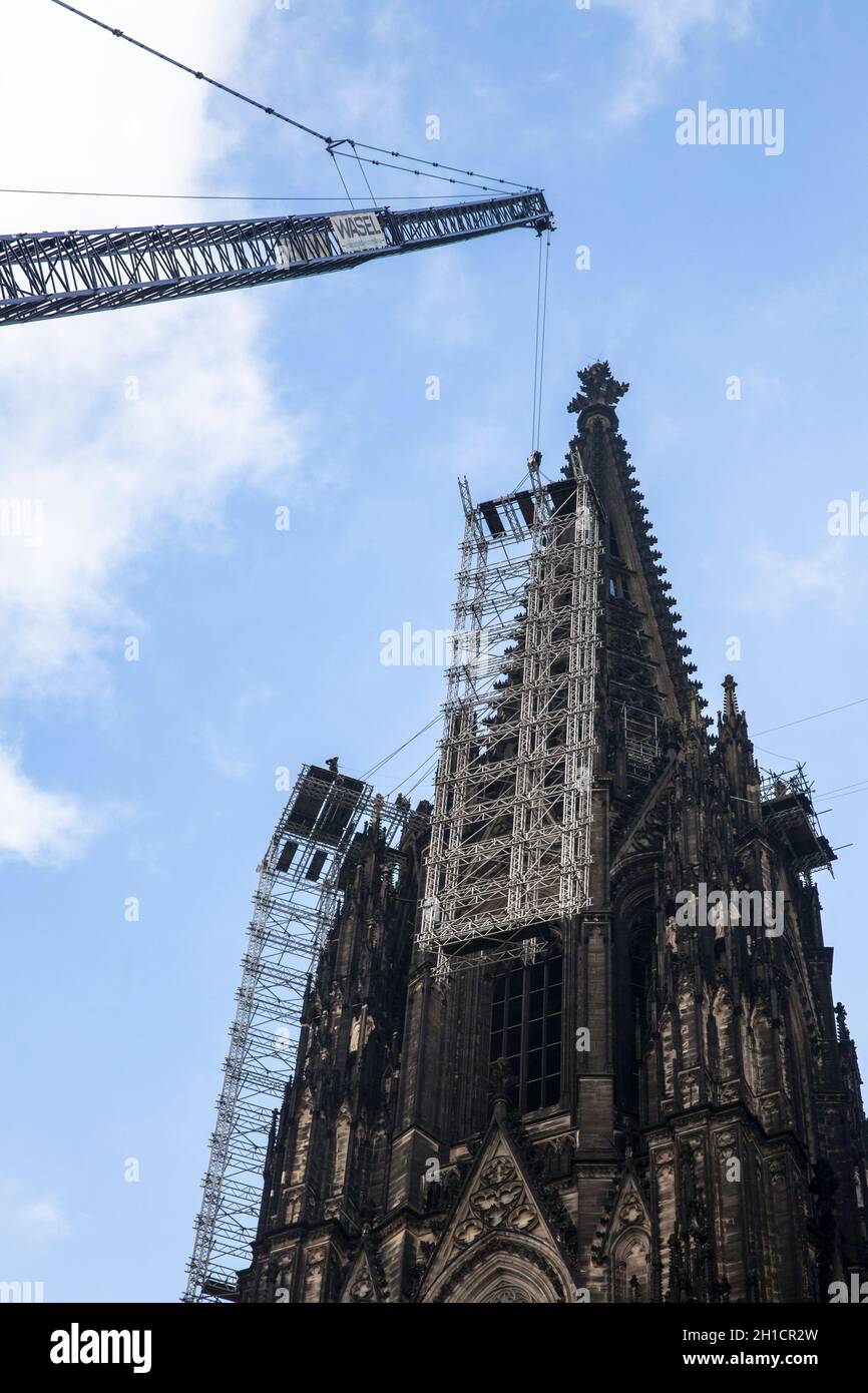 removing of a 30-meter-high scaffold, that hung for 10 years in 105 ...