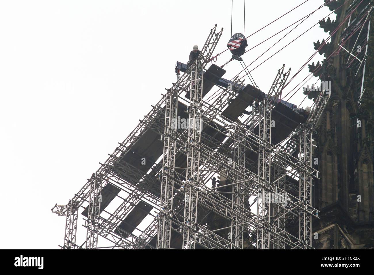 removing of a 30-meter-high scaffold, that hung for 10 years in 105 ...
