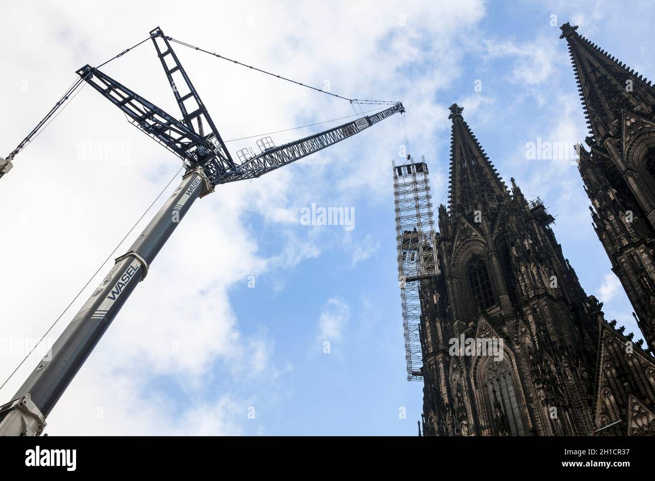 removing of a 30-meter-high scaffold, that hung for 10 years in 105 ...