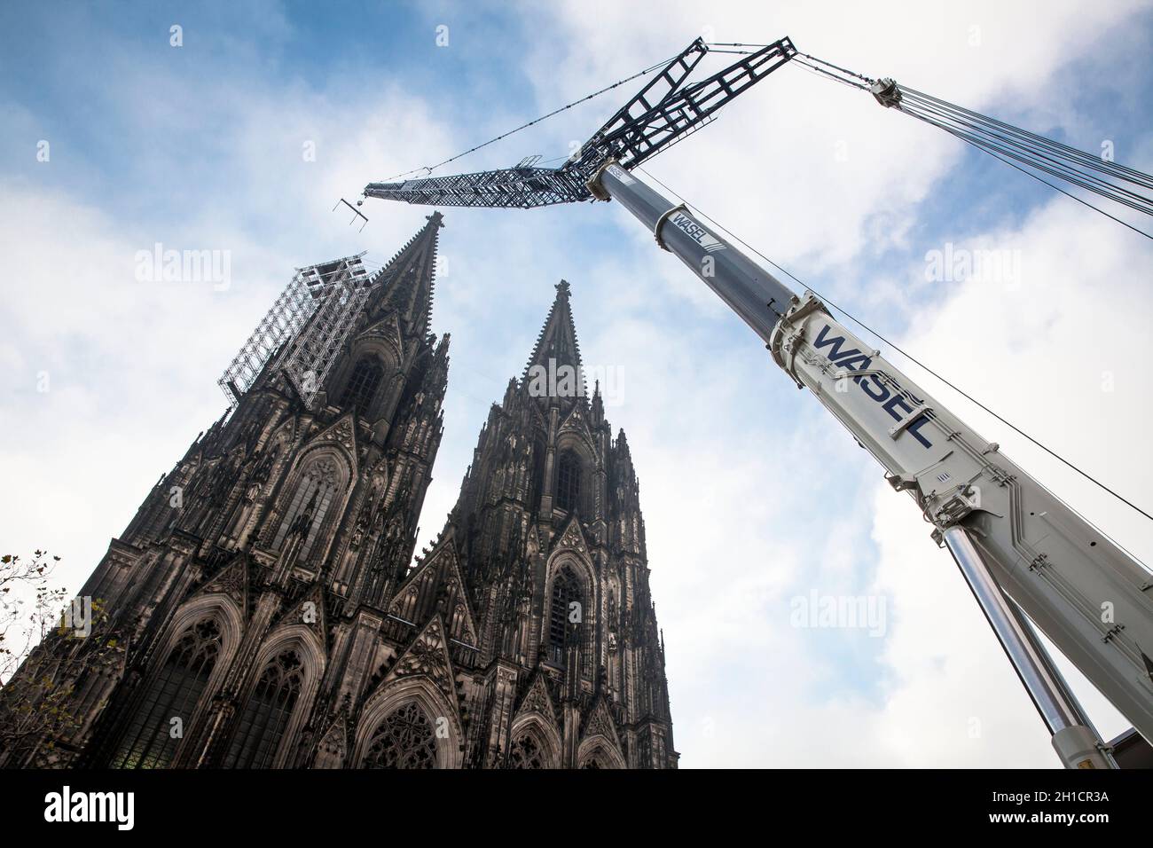 removing of a 30-meter-high scaffold, that hung for 10 years in 105 ...