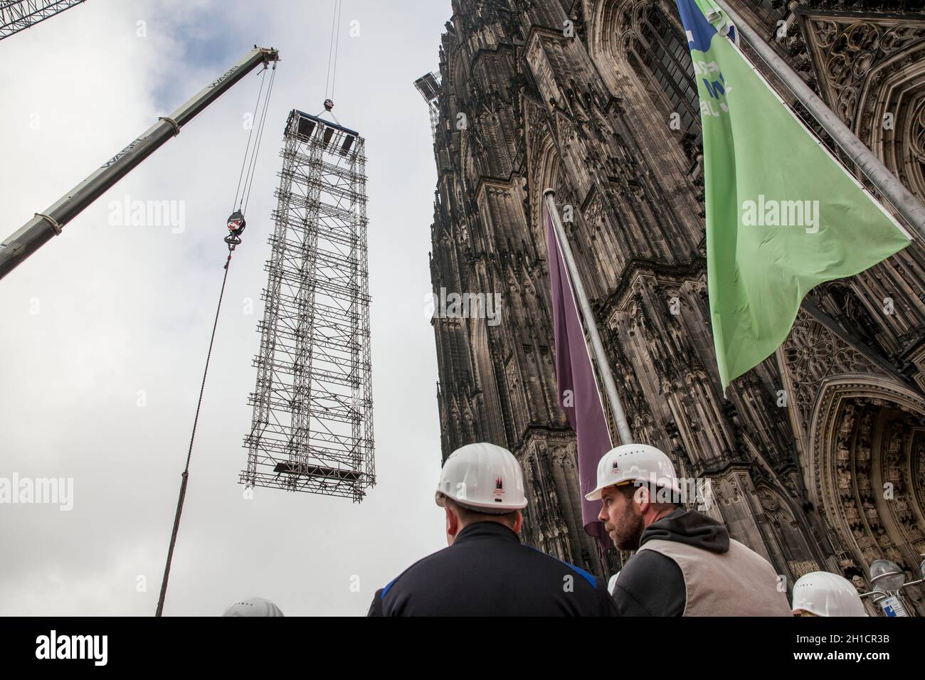removing of a 30-meter-high scaffold, that hung for 10 years in 105 ...