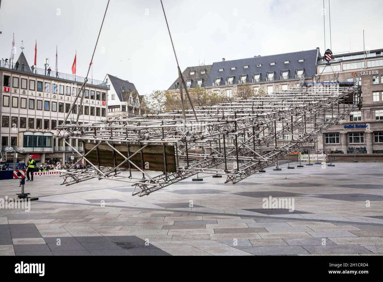 removing of a 30-meter-high scaffold, that hung for 10 years in 105 ...
