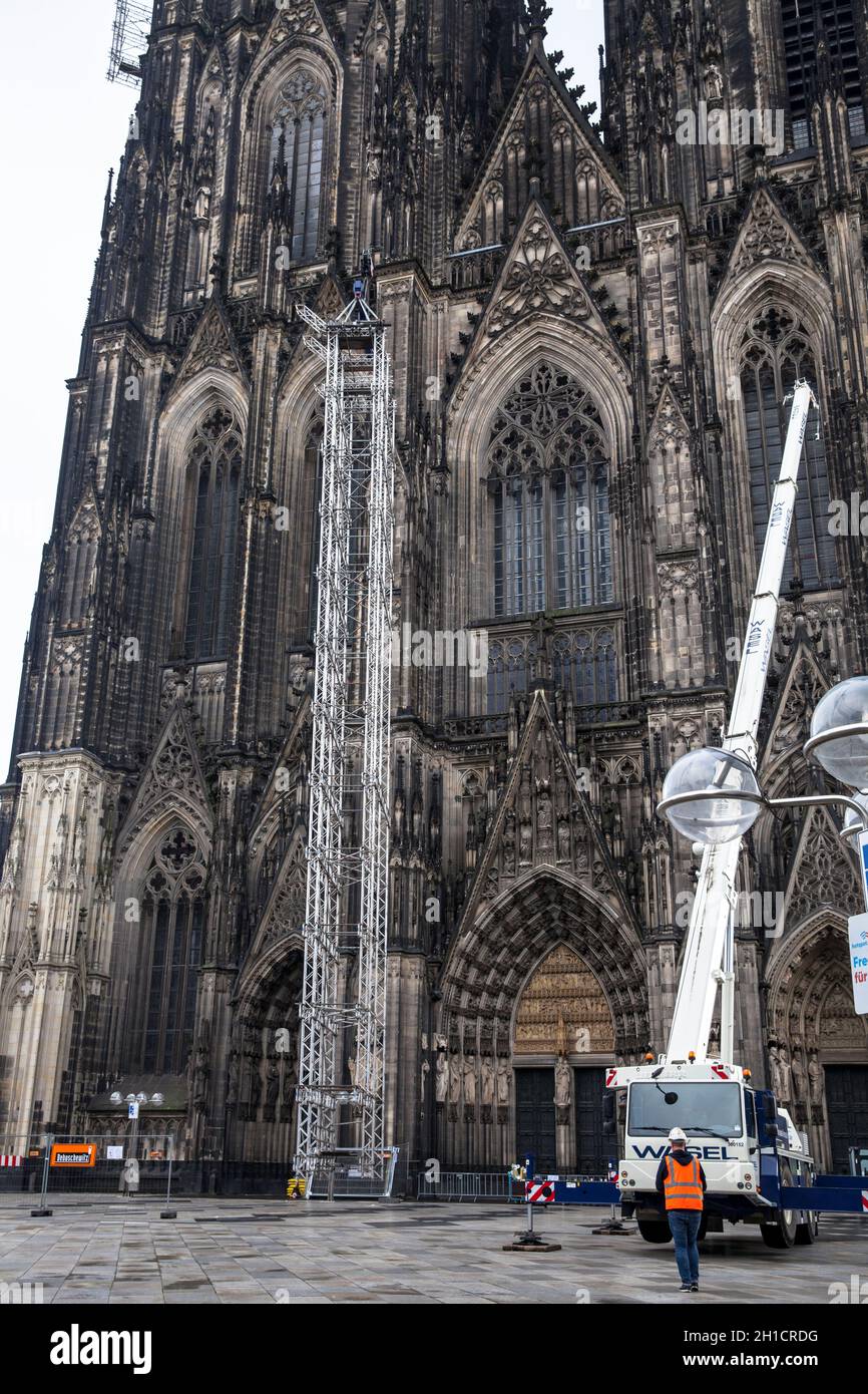 removing of a 30-meter-high scaffold, that hung for 10 years in 105 ...