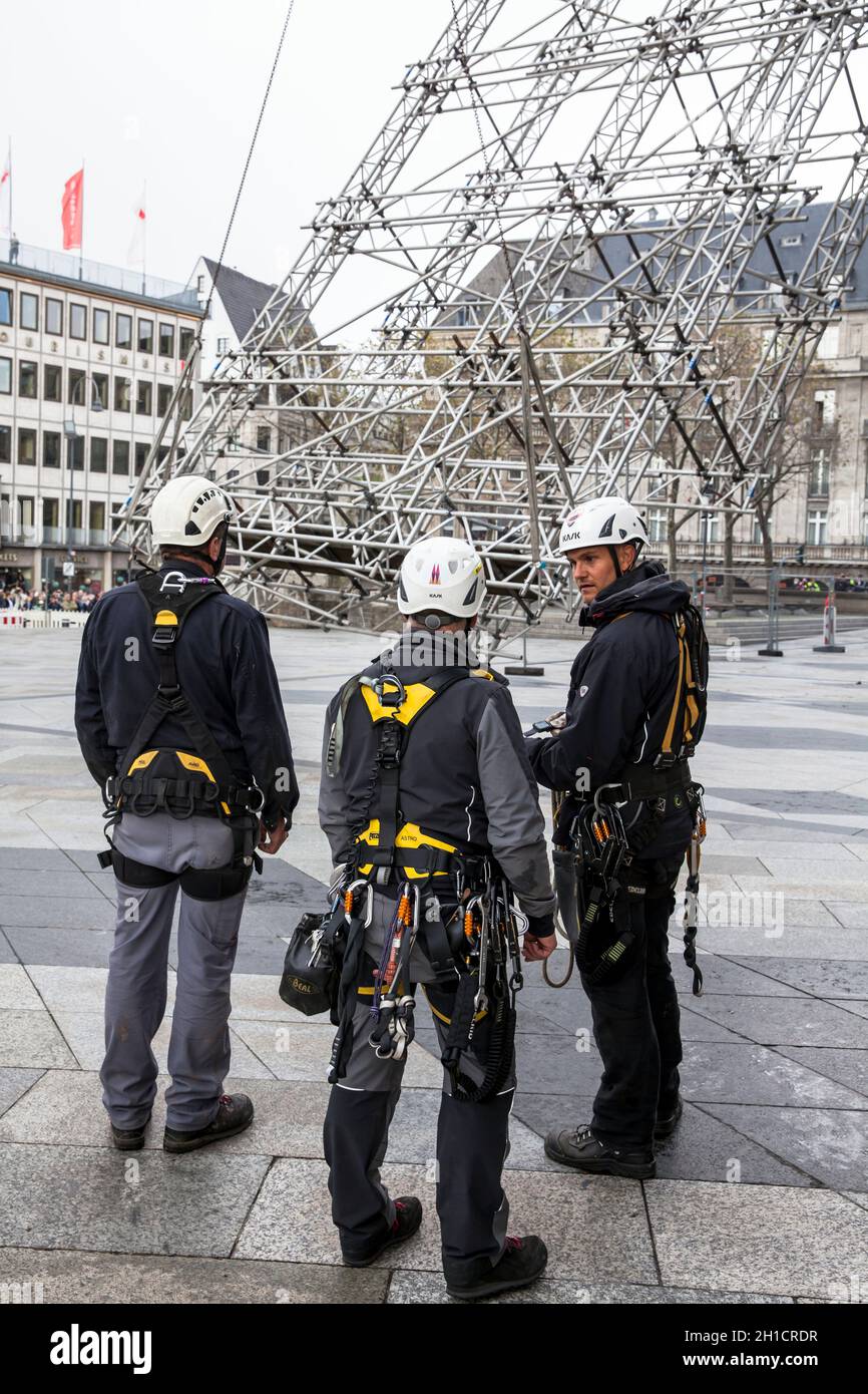 removing of a 30-meter-high scaffold, that hung for 10 years in 105 ...