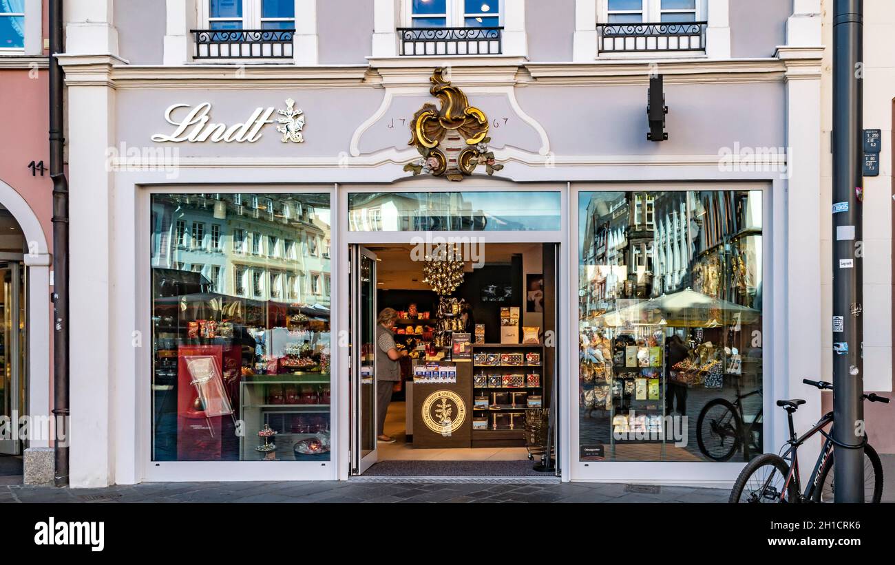 Lindt logo hi-res stock photography and images - Alamy