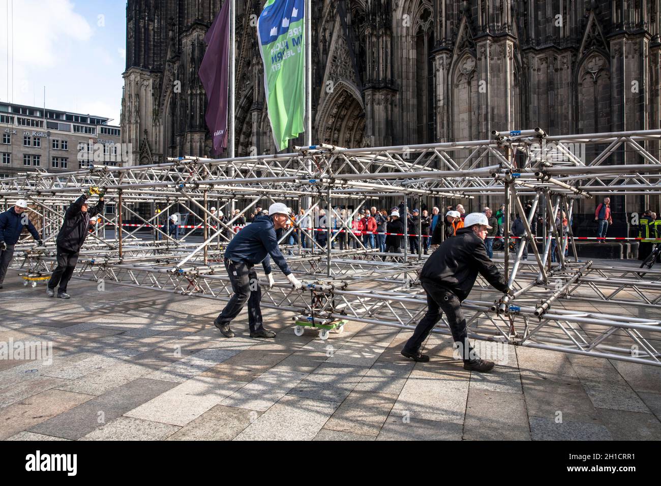 a 30-meter-high scaffold, that hung for 10 years in 105 meters hight at ...