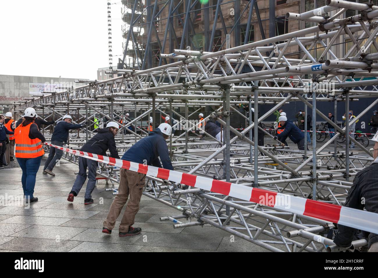 a 30-meter-high scaffold, that hung for 10 years in 105 meters hight at ...