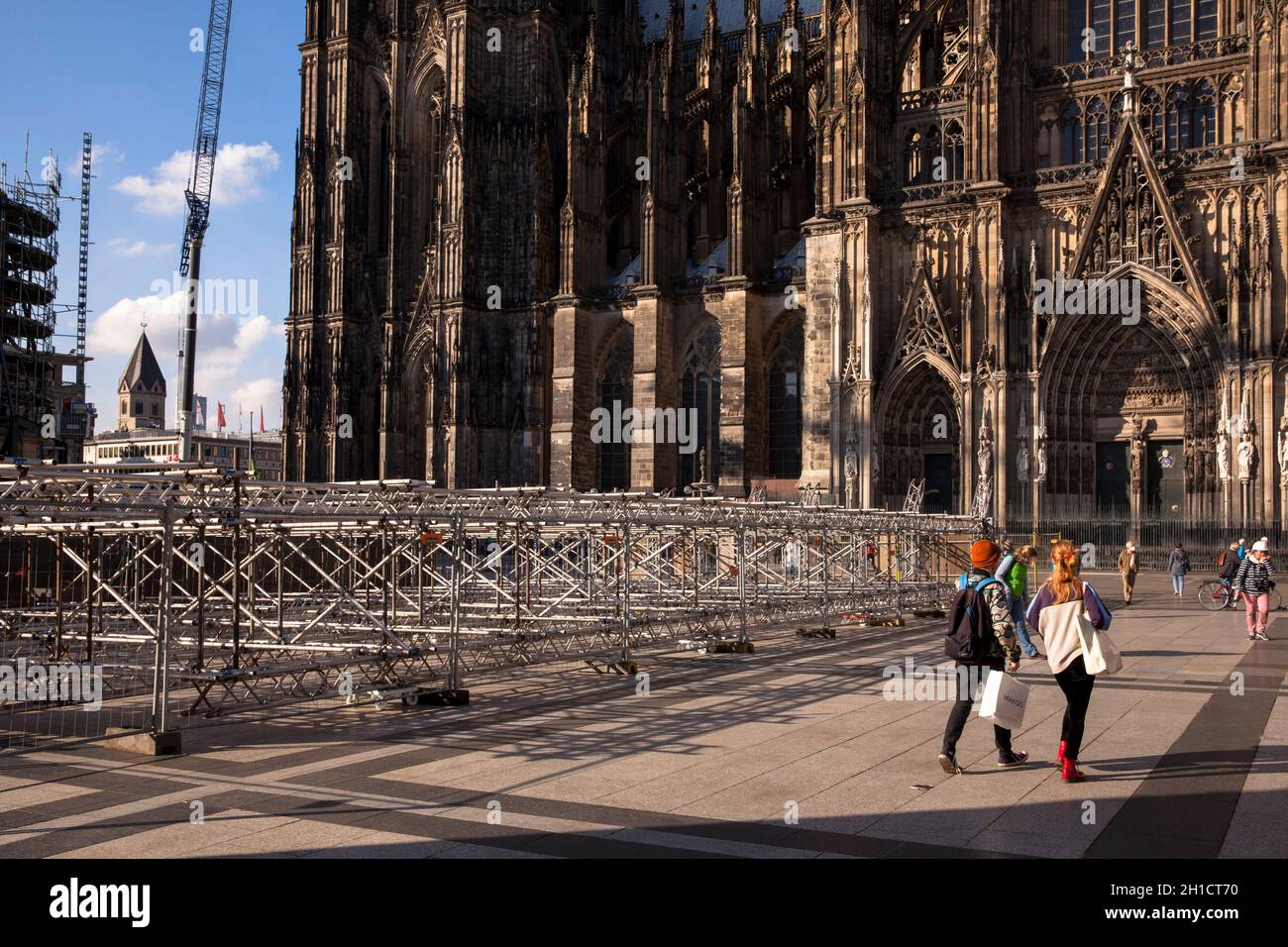 a 30-meter-high scaffold, that hung for 10 years in 105 meters hight at ...