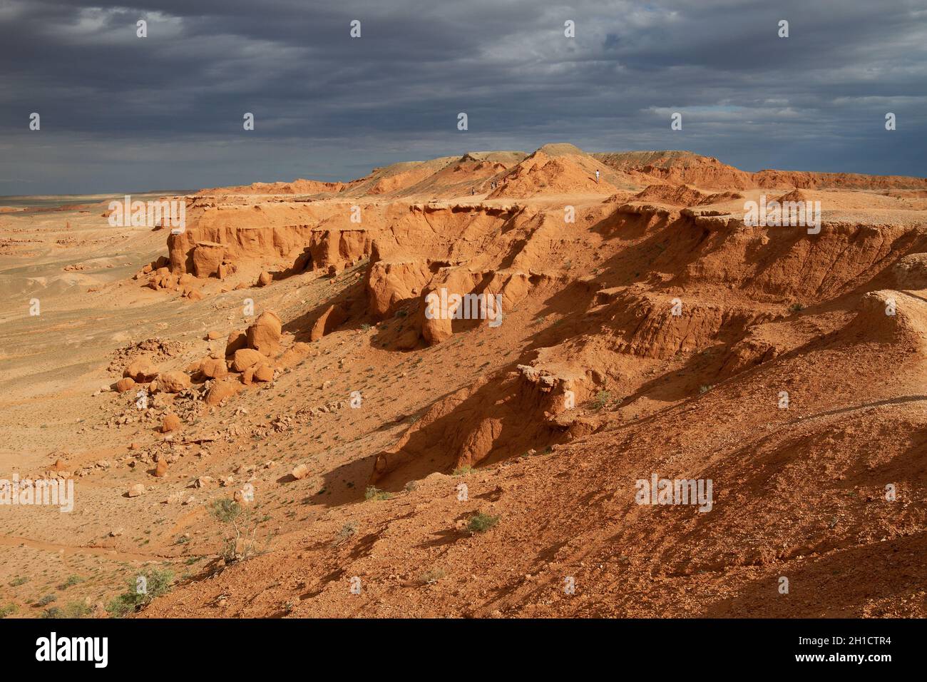 The Flaming Cliffs of Bayanzag in the Gobi Desert, Mongolia Stock Photo ...