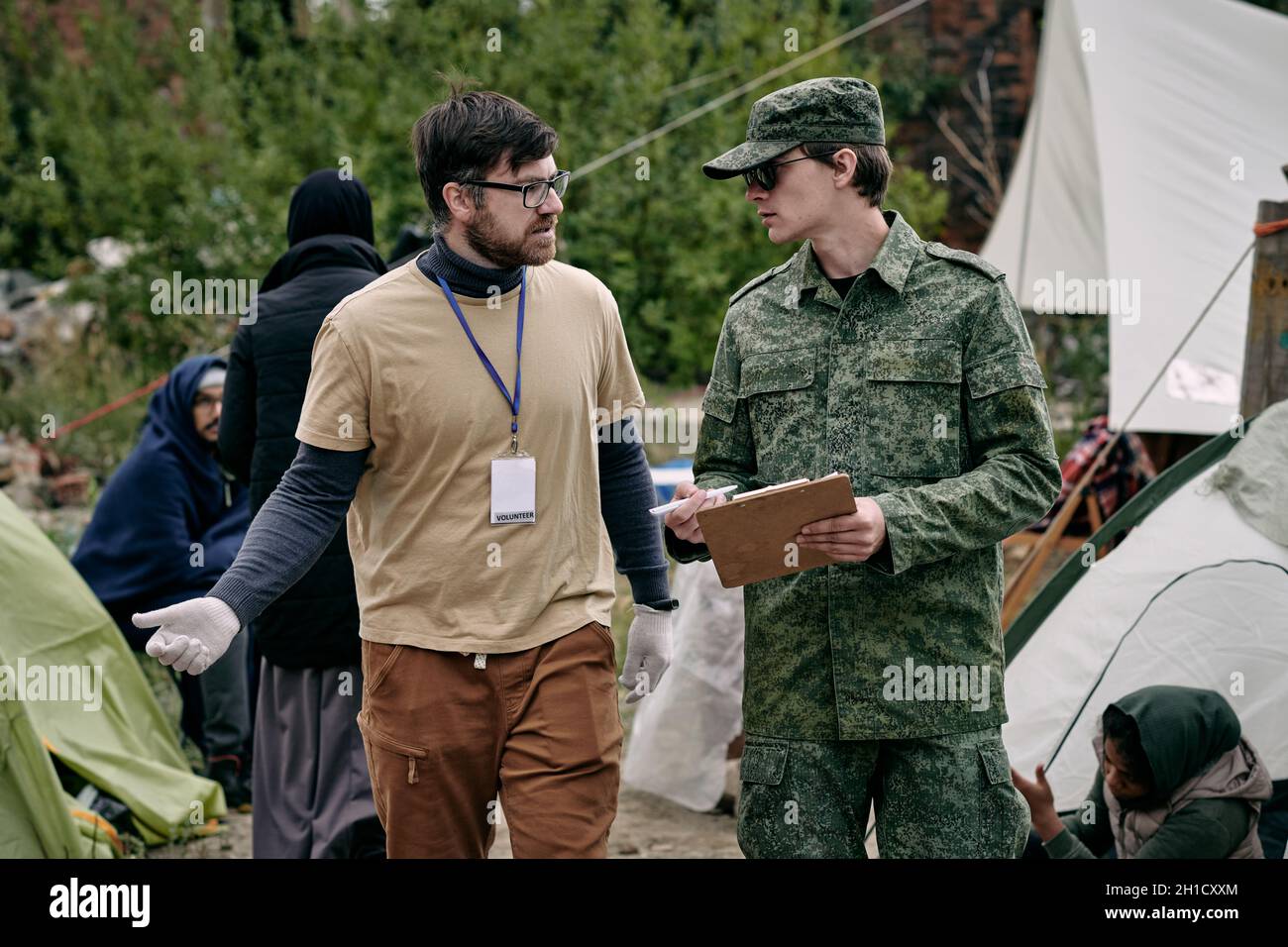 Volunteer poor discussion hi-res stock photography and images - Alamy