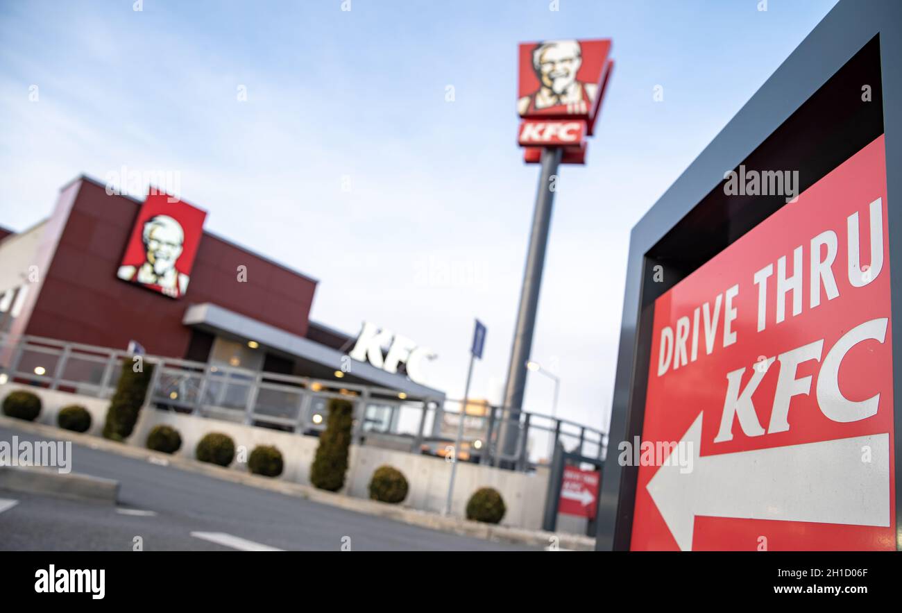 Kfc bucket hi-res stock photography and images - Alamy