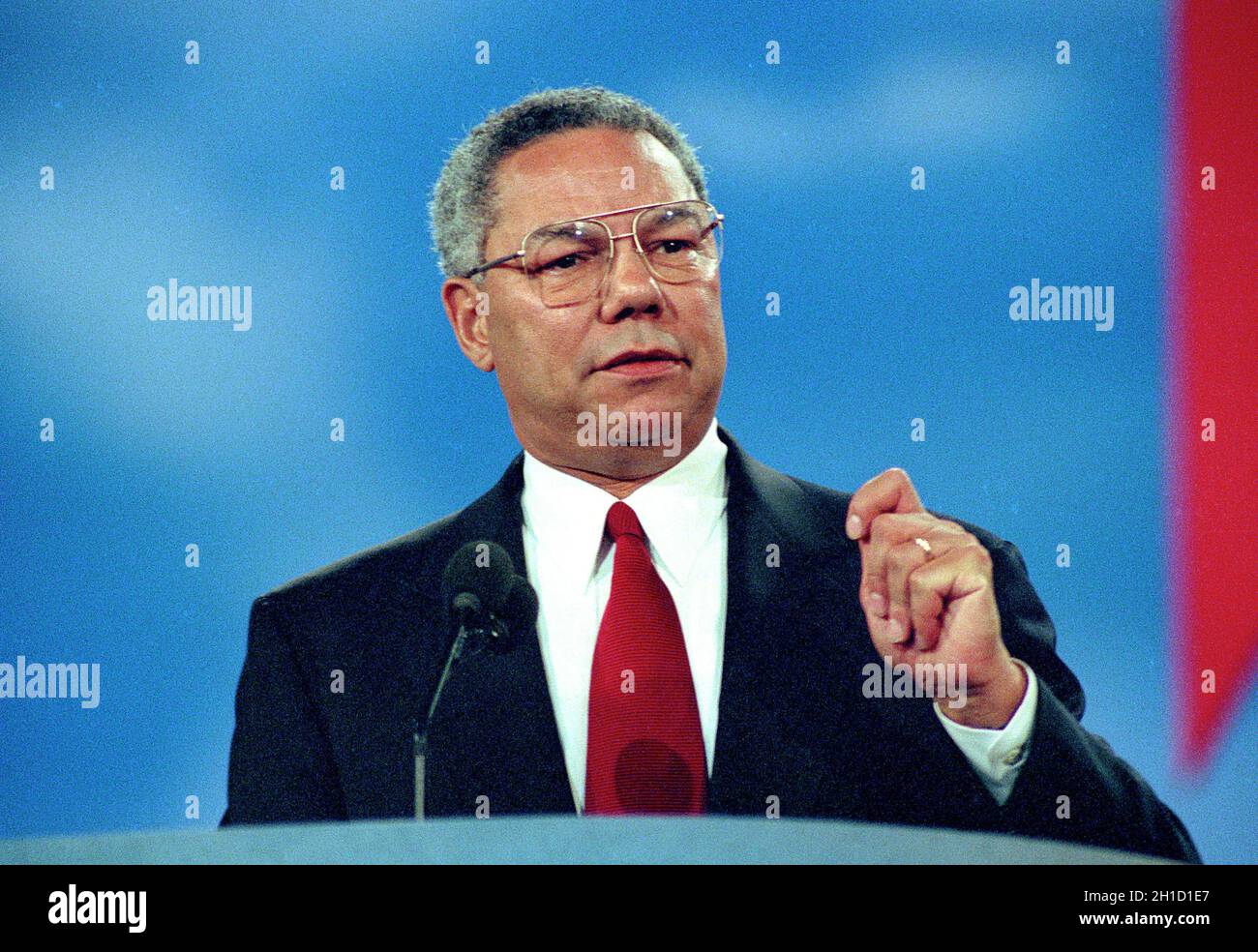 **FILE PHOTO** Colin Powell Dies Of Complications From Covid. The ...