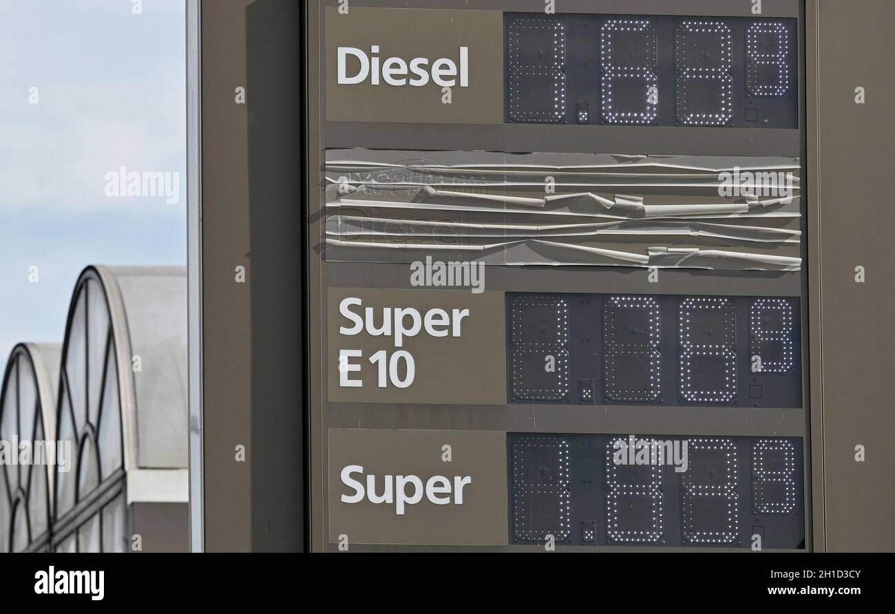 Trier, Germany. 18th Oct, 2021. At a petrol station, the prices for the ...