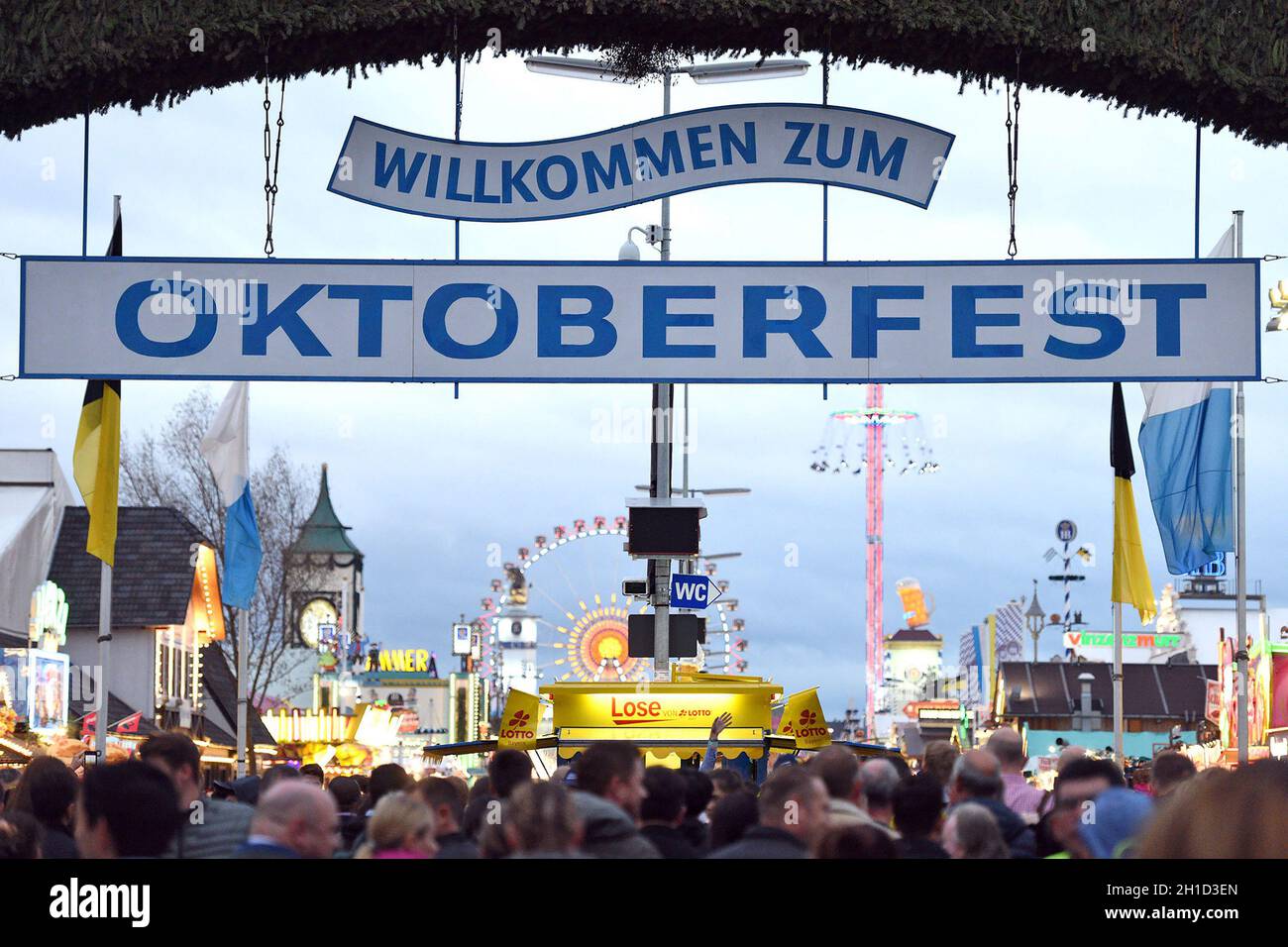 Das Oktoberfest "Wiesn" in München (Bayern, Deutschland, Europa ...