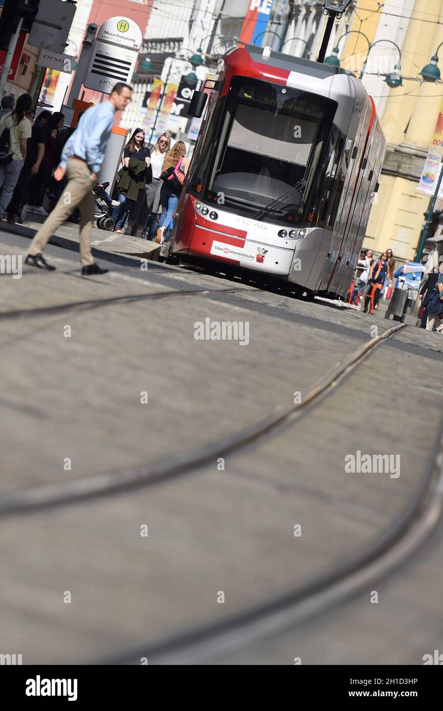 Die Straßenbahn Linz bildet das Rückgrat des öffentlichen ...