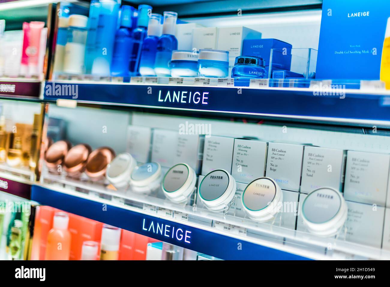 Sephora store interior hi-res stock photography and images - Alamy
