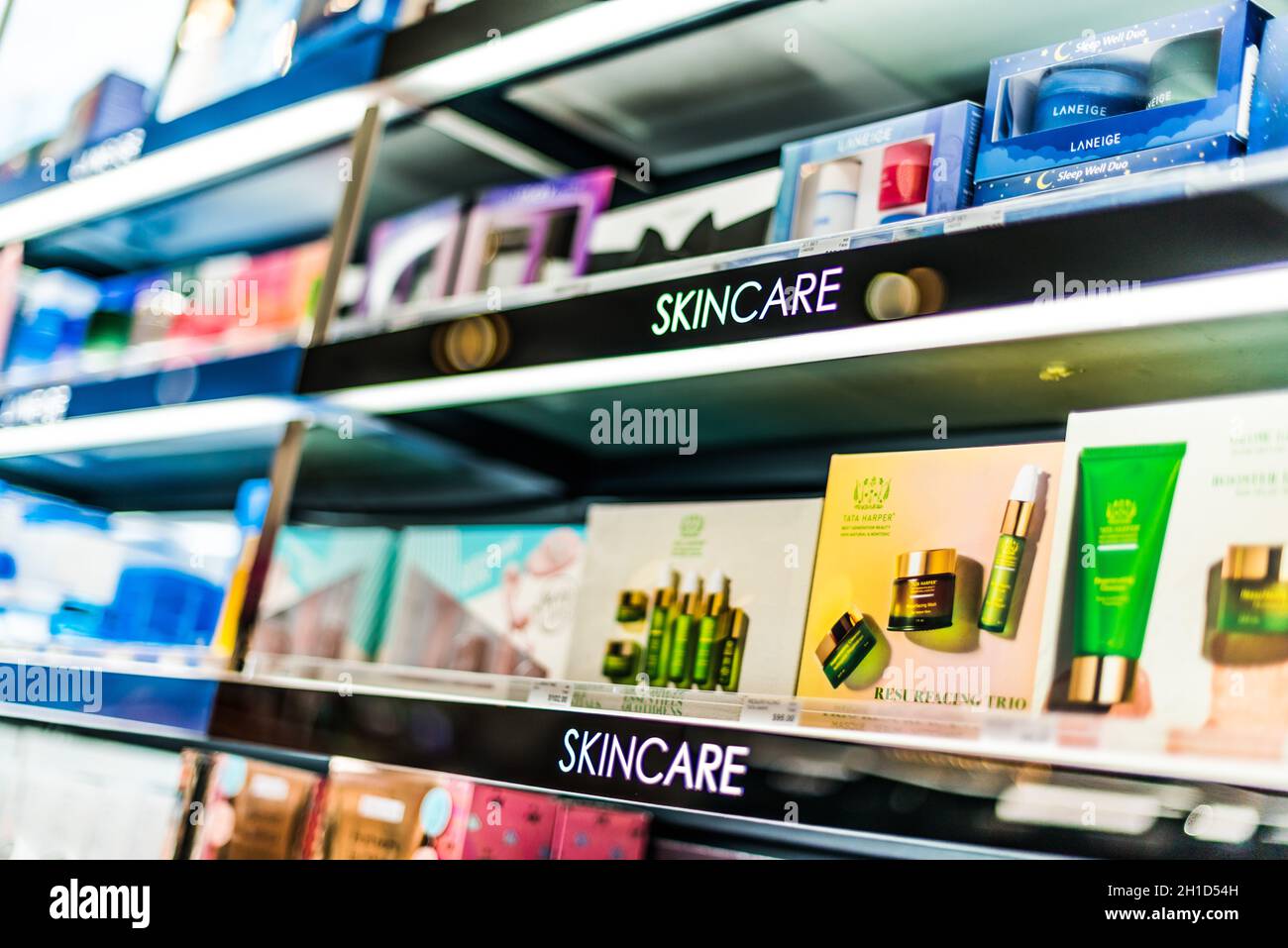 Sephora store interior hi-res stock photography and images - Alamy