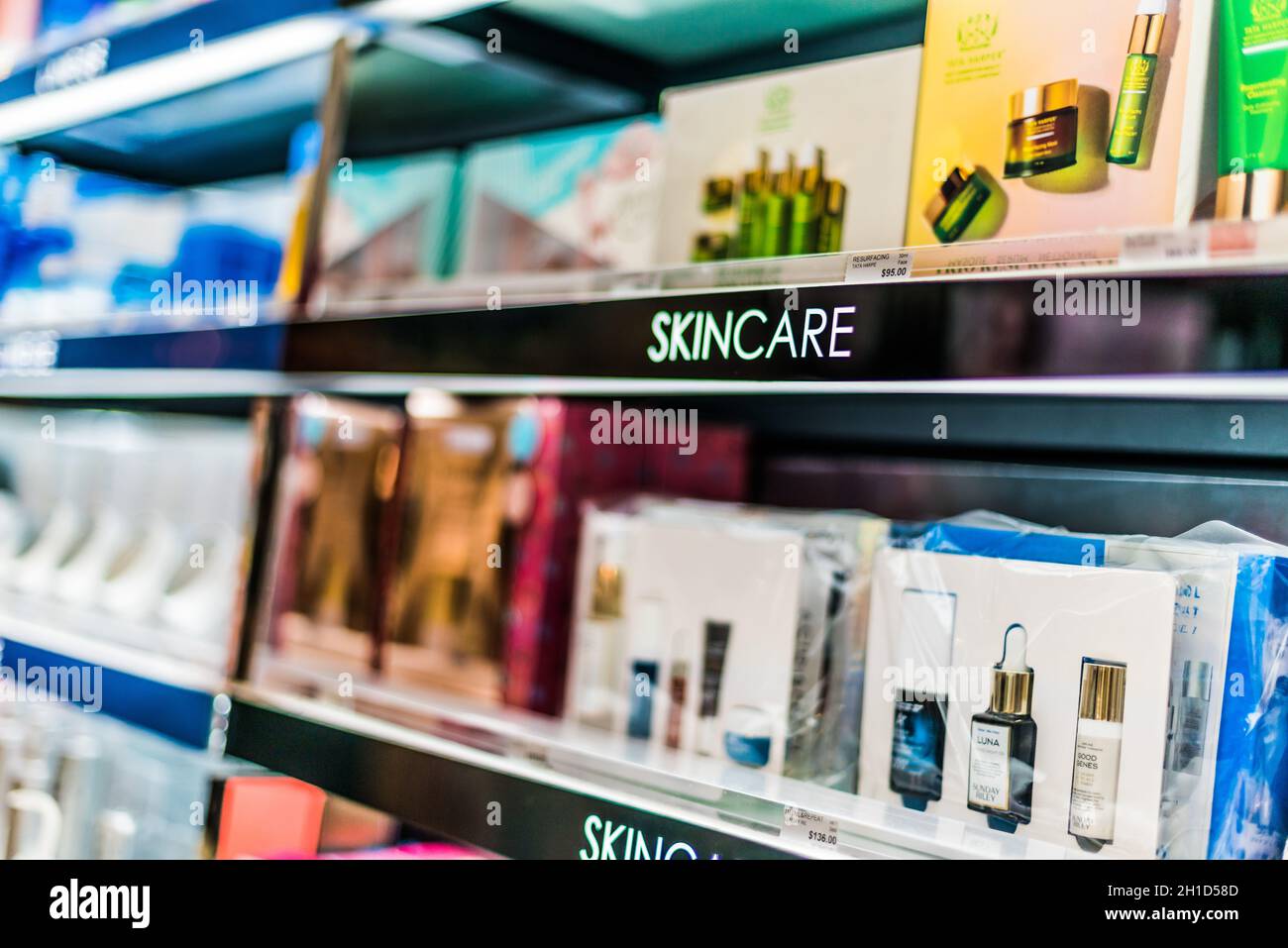 Sephora store interior hi-res stock photography and images - Alamy