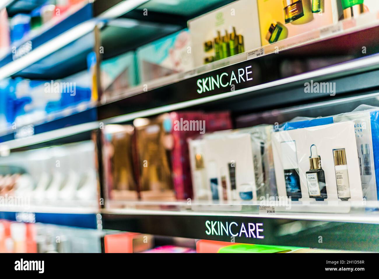 Sephora store interior hi-res stock photography and images - Alamy