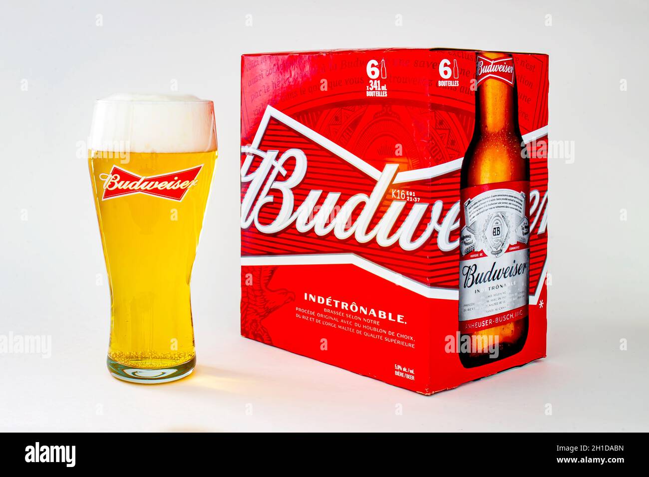 Six pack beer hi-res stock photography and images - Alamy