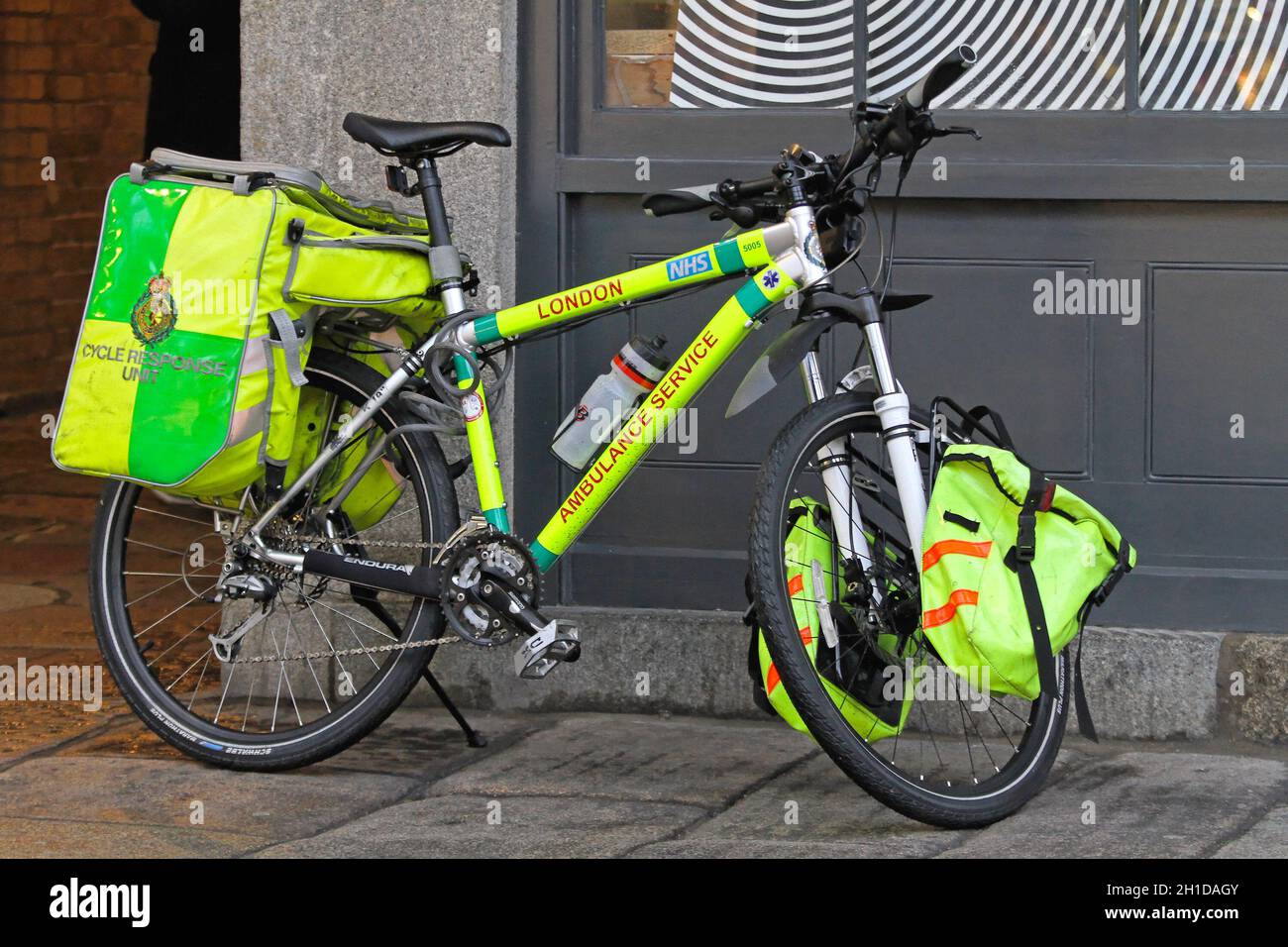 London ambulance service bike hi-res stock photography and images - Alamy