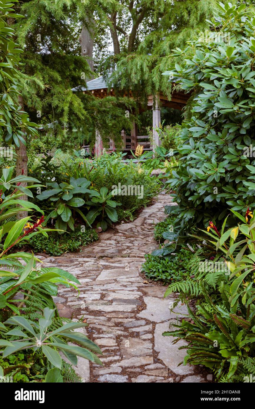 Trailfinders' 50th Anniversary Garden. Naturalistic stone pathway ...