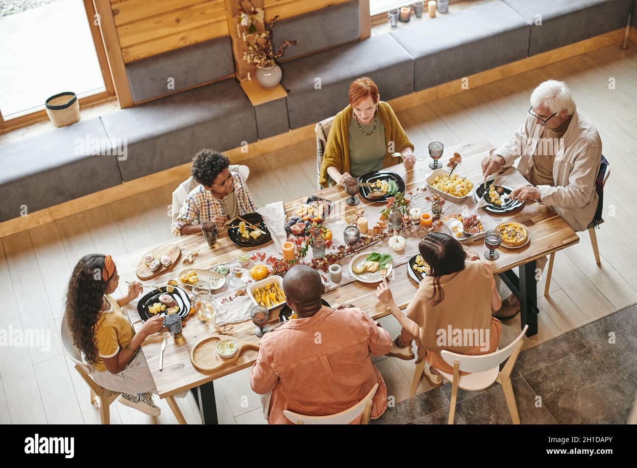 Sitting table eating women hi-res stock photography and images - Alamy
