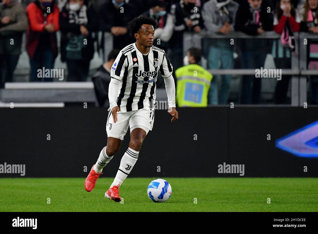 Juan Cuadrado of Juventus FC in action during the Serie A 2021/22 match ...
