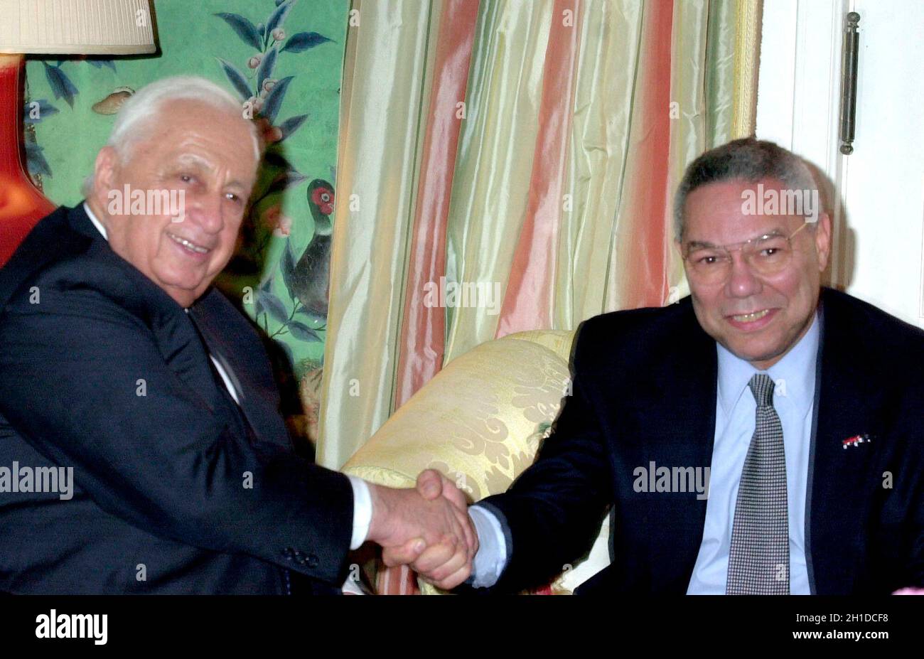 Ariel sharon 2001 hi-res stock photography and images - Alamy