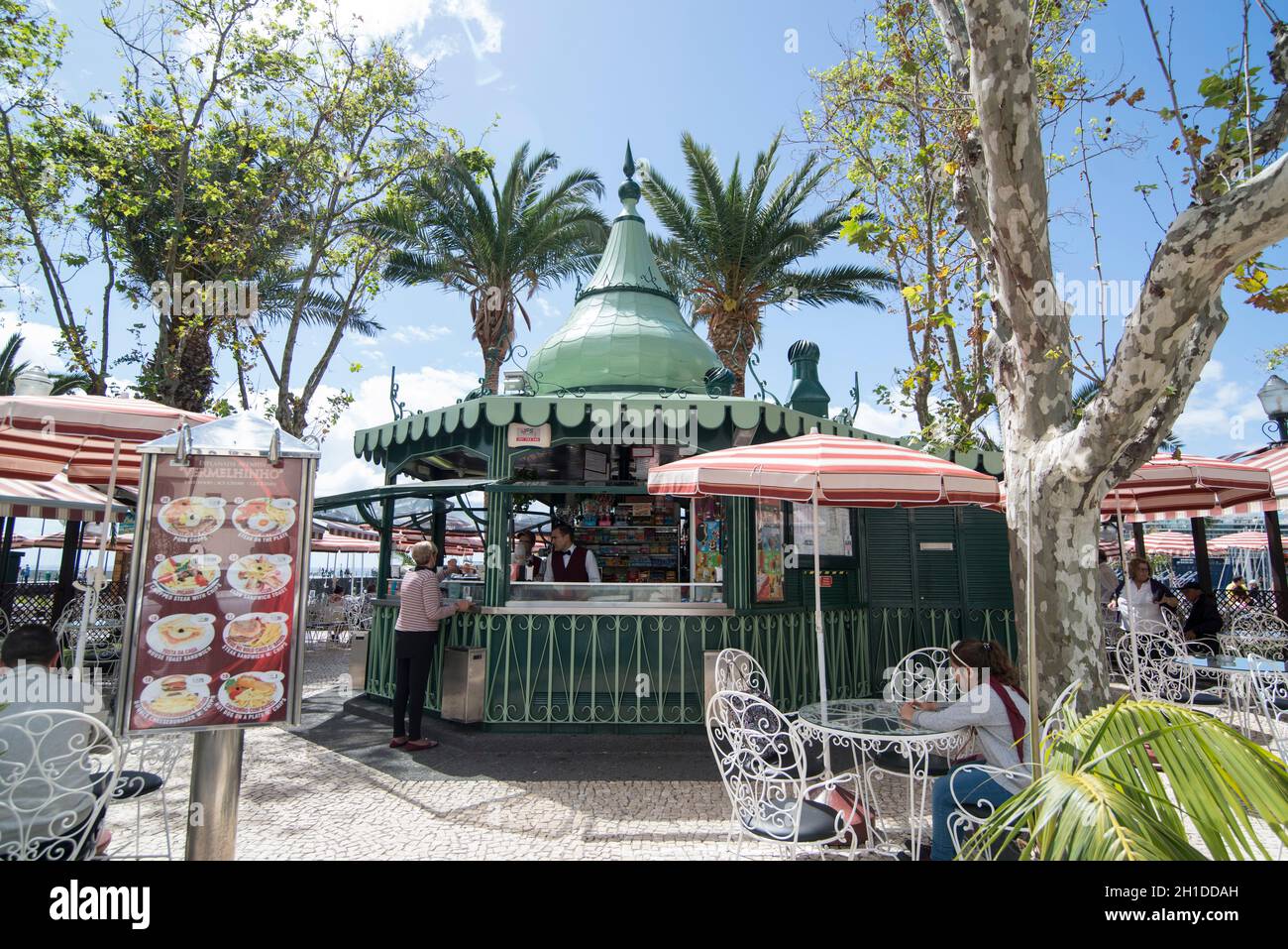 a snack bar at the promenade of Avenida do mar in the city centre of ...