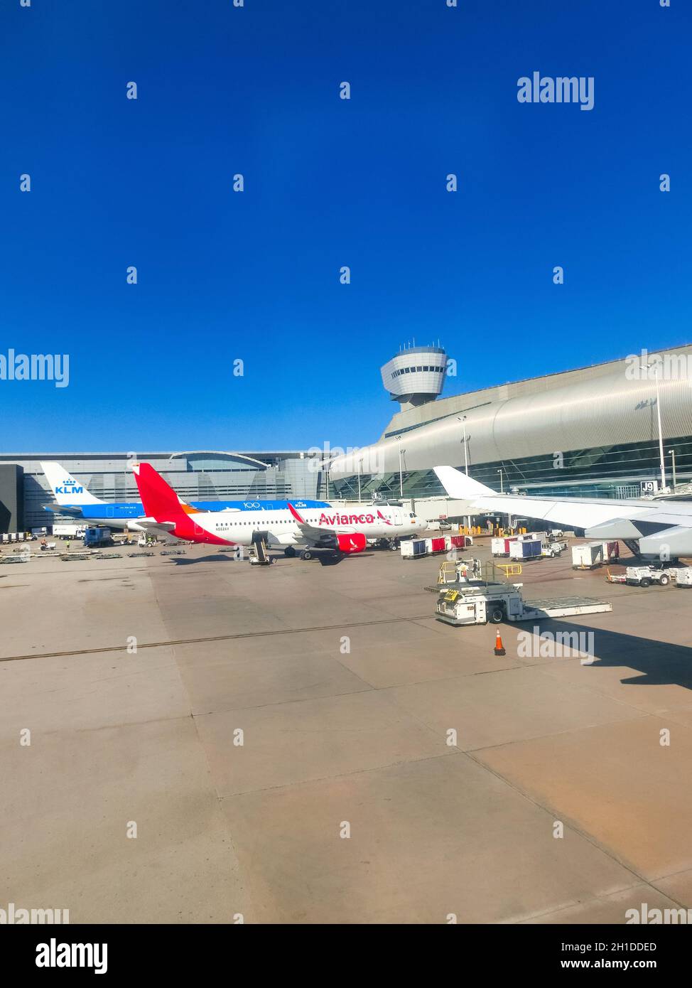 Miami international airport mia inside hi-res stock photography and ...