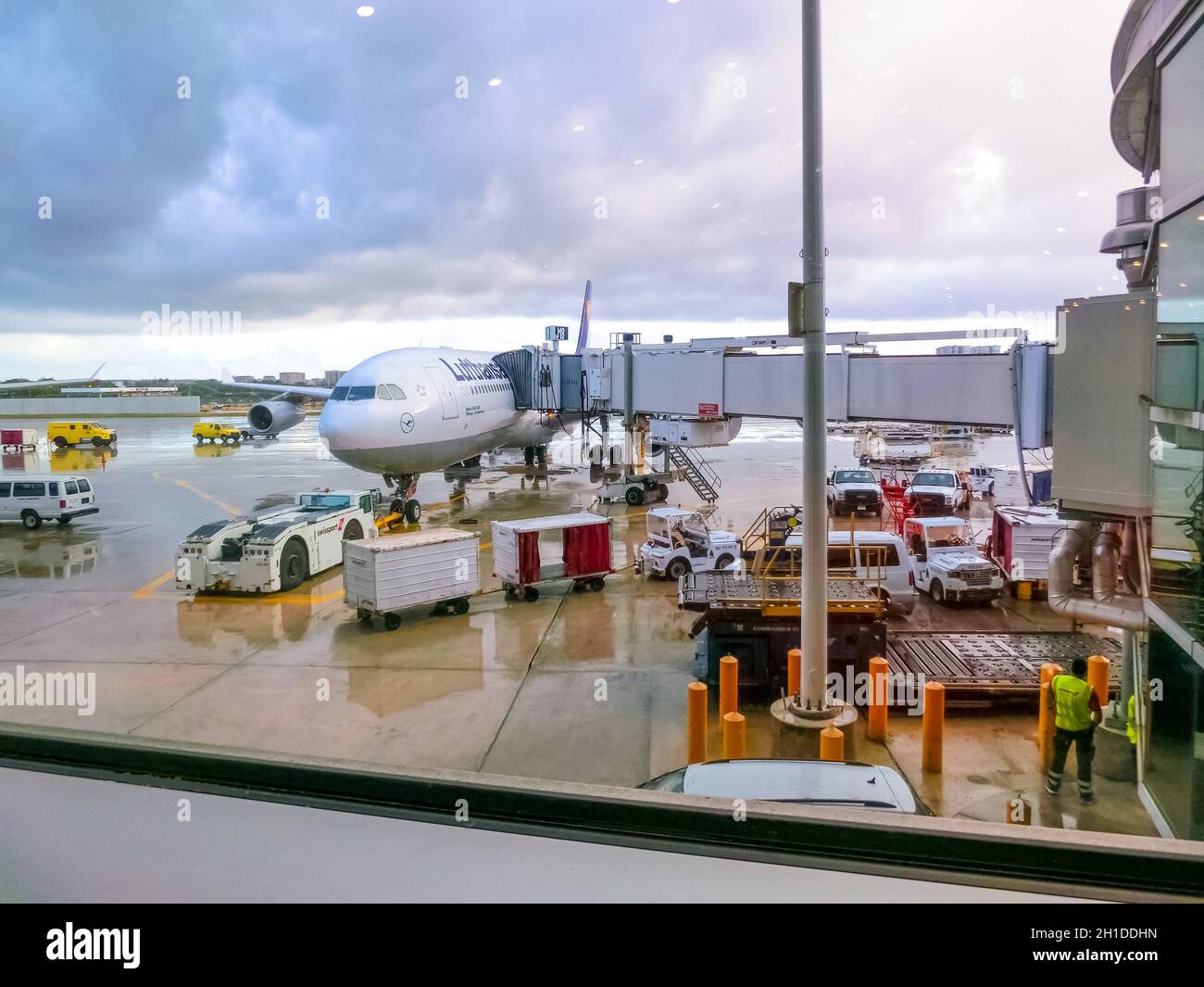 Miami florida international airport mia gate hi-res stock photography ...
