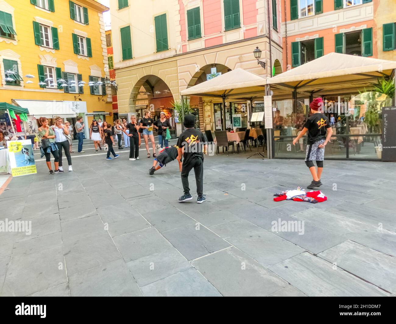 Break dancing competition hi-res stock photography and images - Alamy