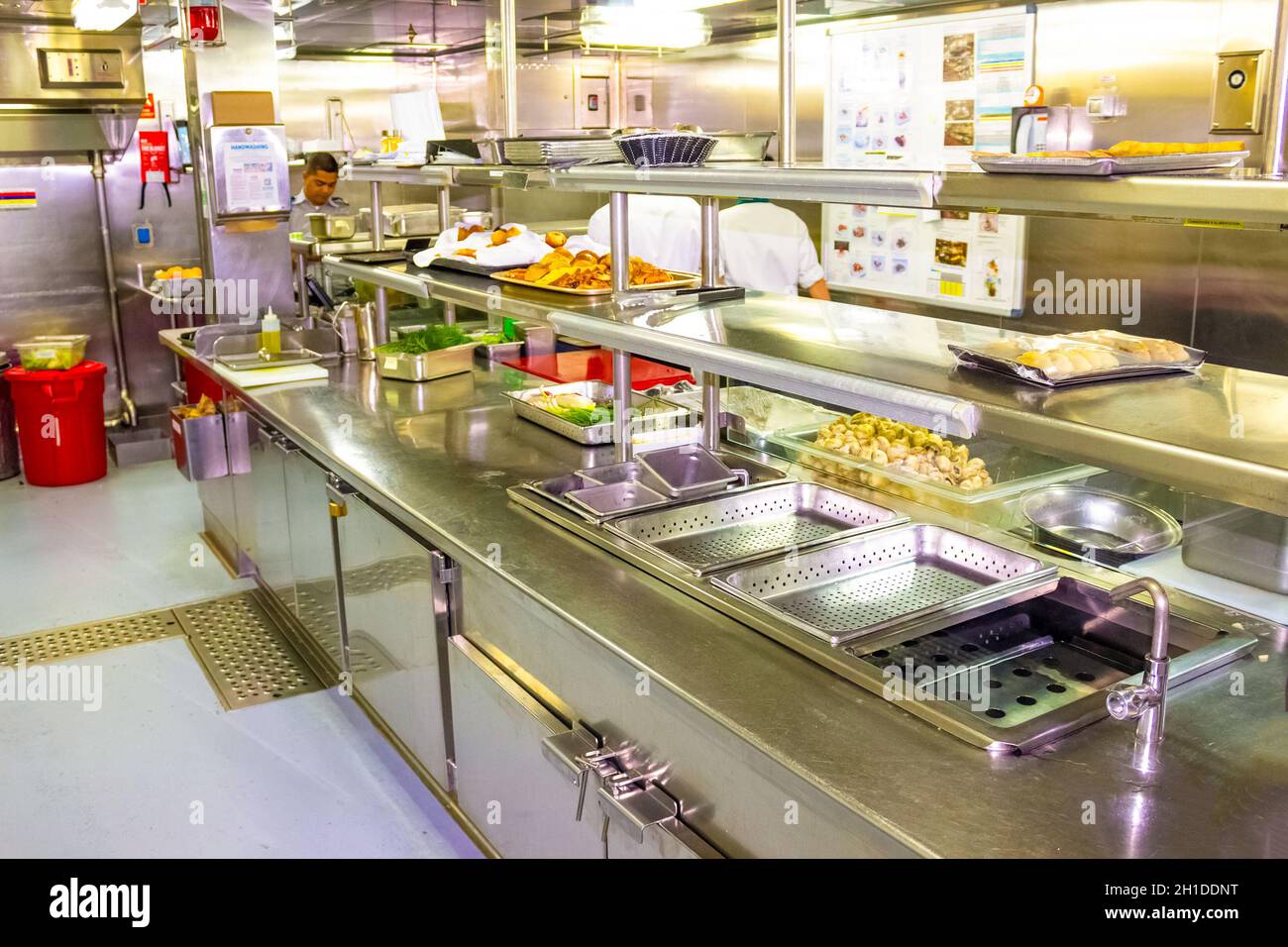 Cruise ship chef uniform hi-res stock photography and images - Alamy