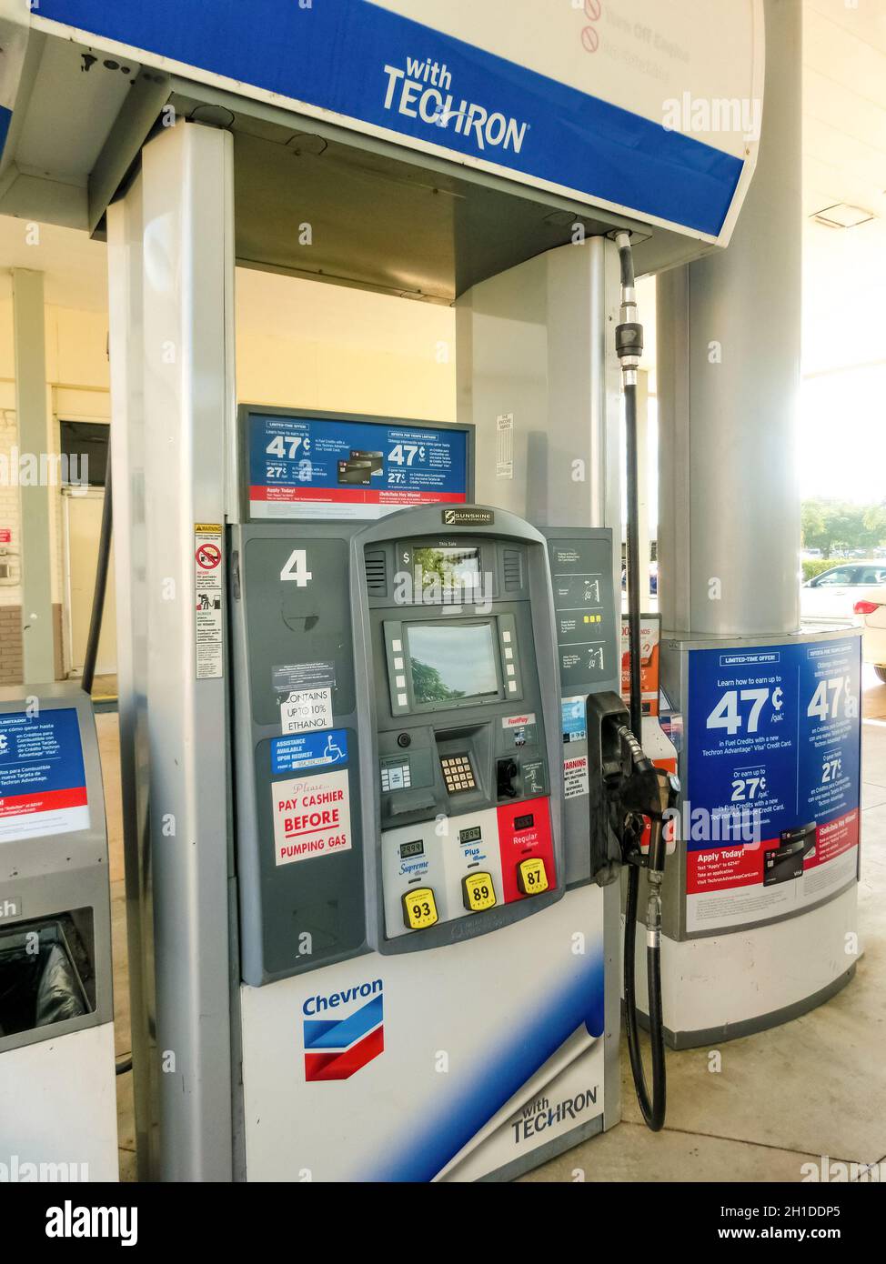 Fort Lauderdale - December 1, 2019: Chevron gas station at Fort ... Fort Lauderdale - December 1, 2019: Chevron gas station at Fort ...
