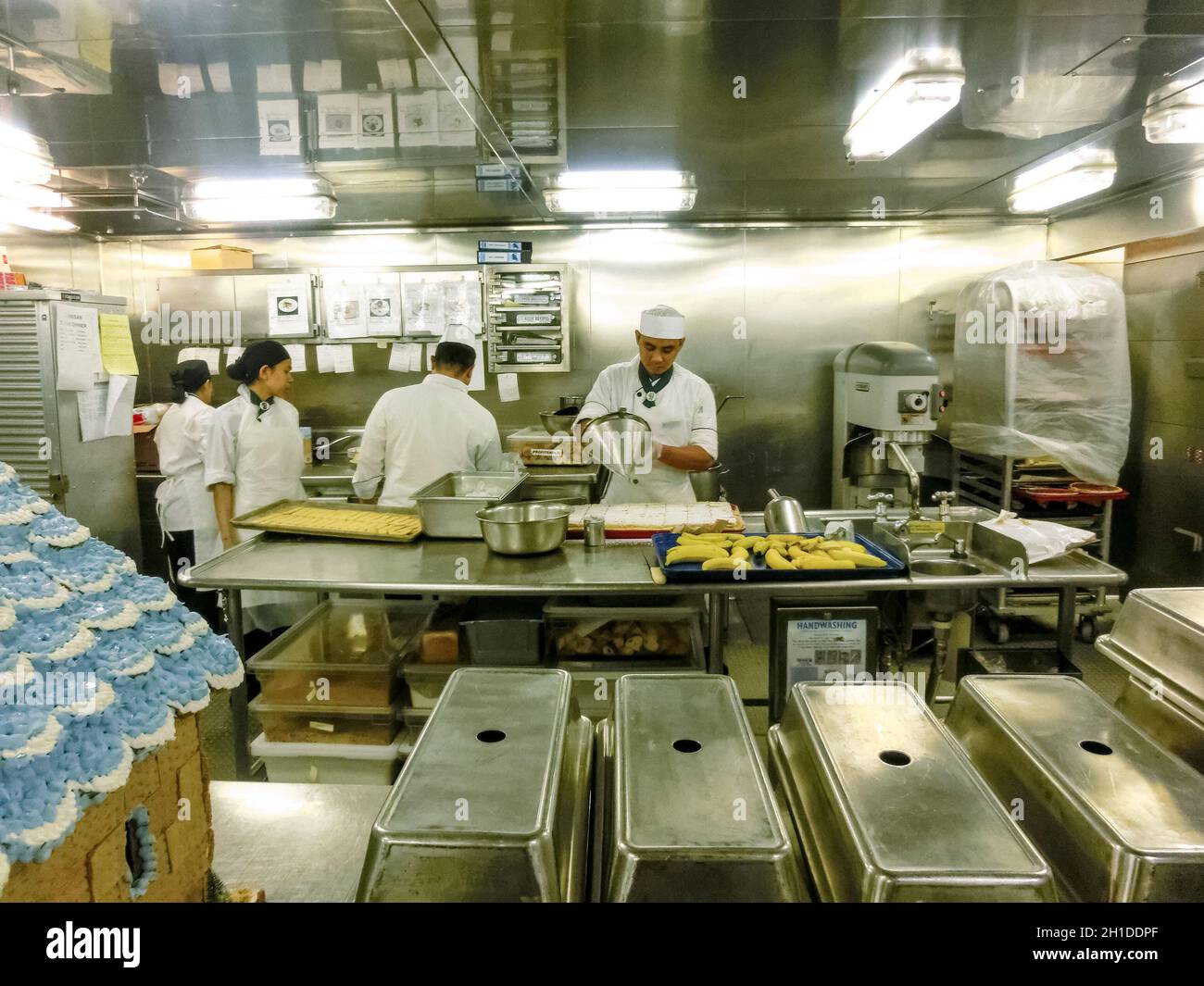 Cruise ship chef uniform hi-res stock photography and images - Alamy