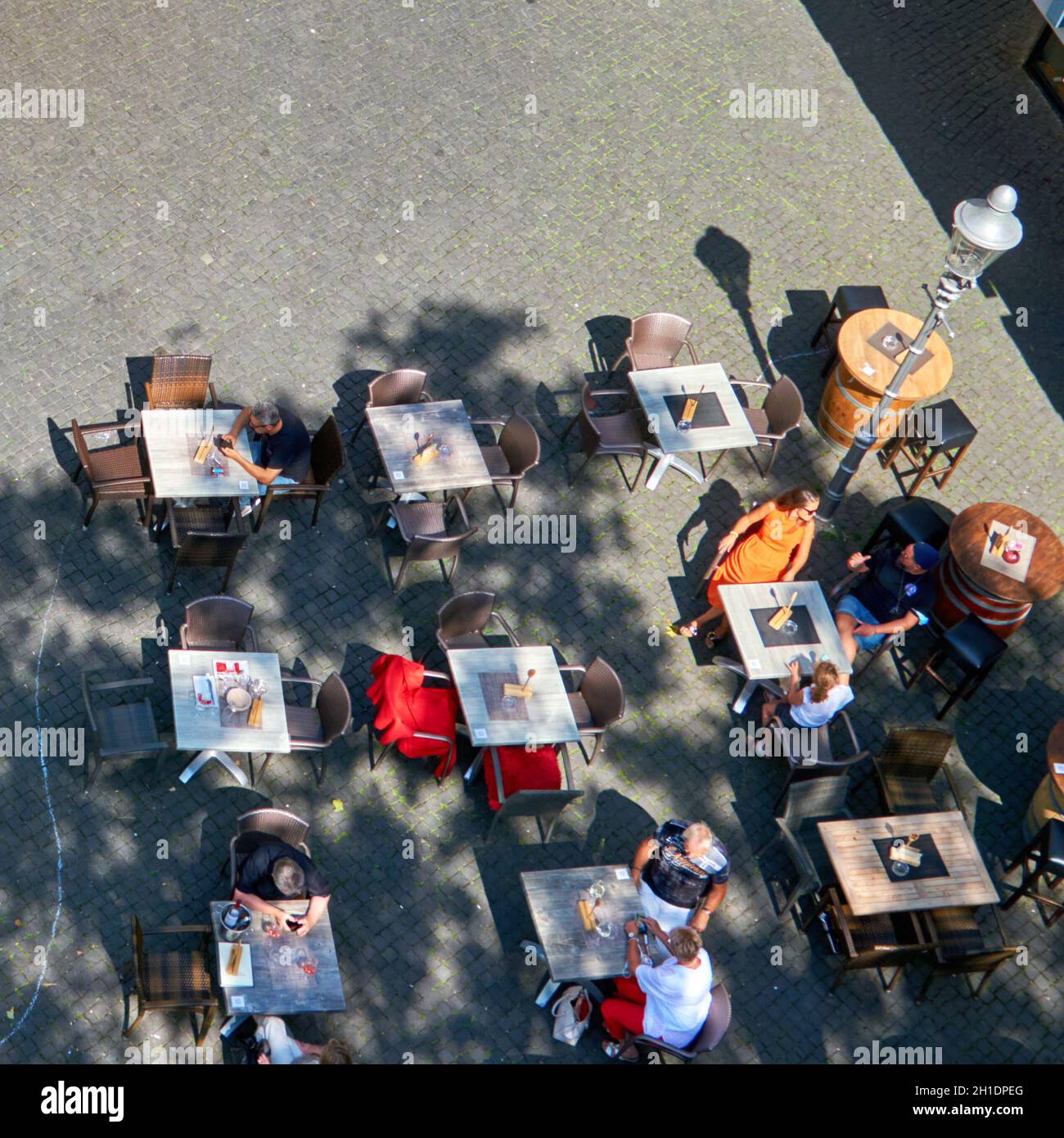 Restaurant tables from above hi-res stock photography and images - Alamy