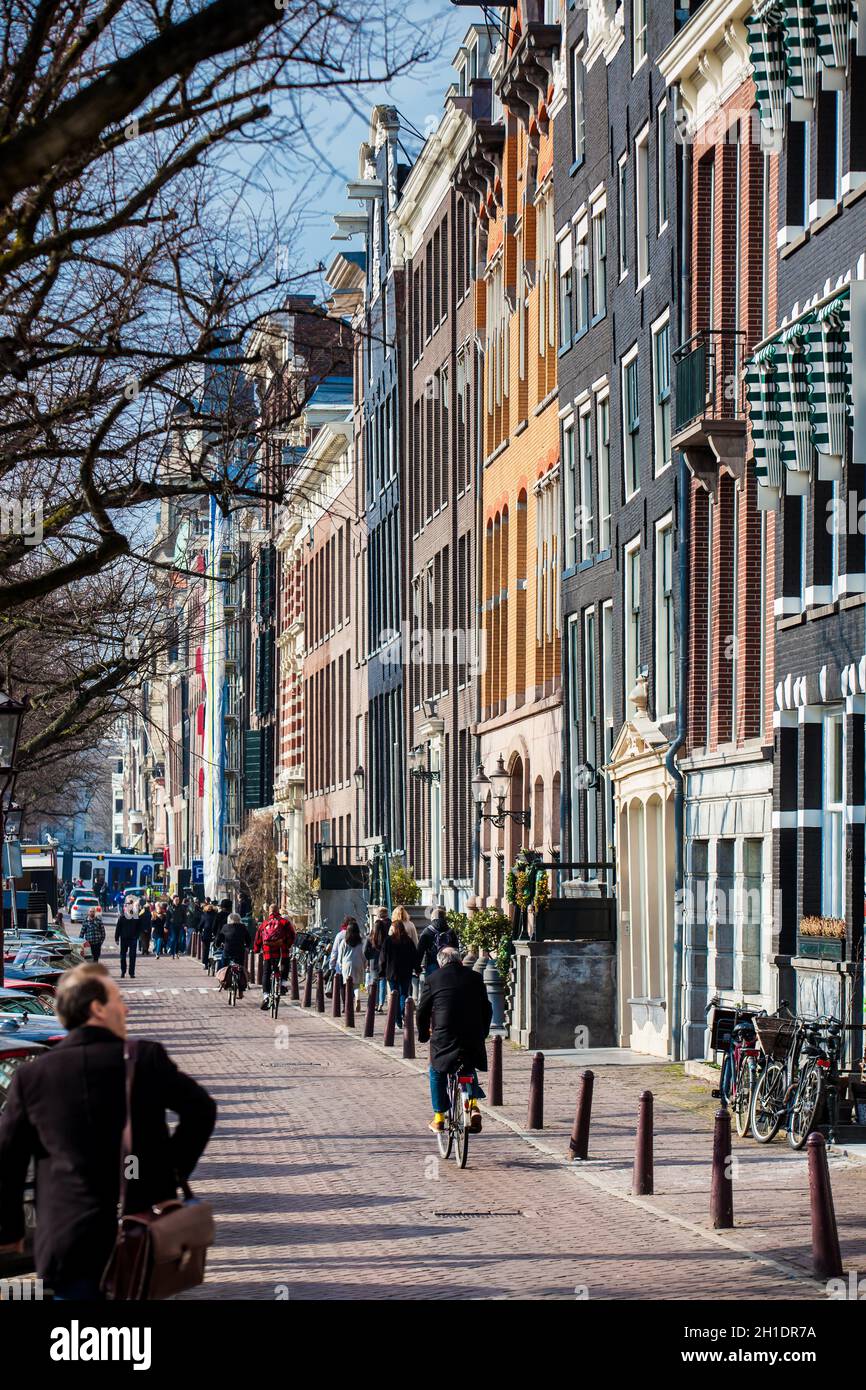 Cobblestone streets amsterdam hi-res stock photography and images - Alamy