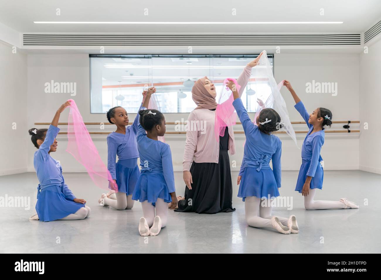 Muslim ballet academy hi-res stock photography and images - Alamy