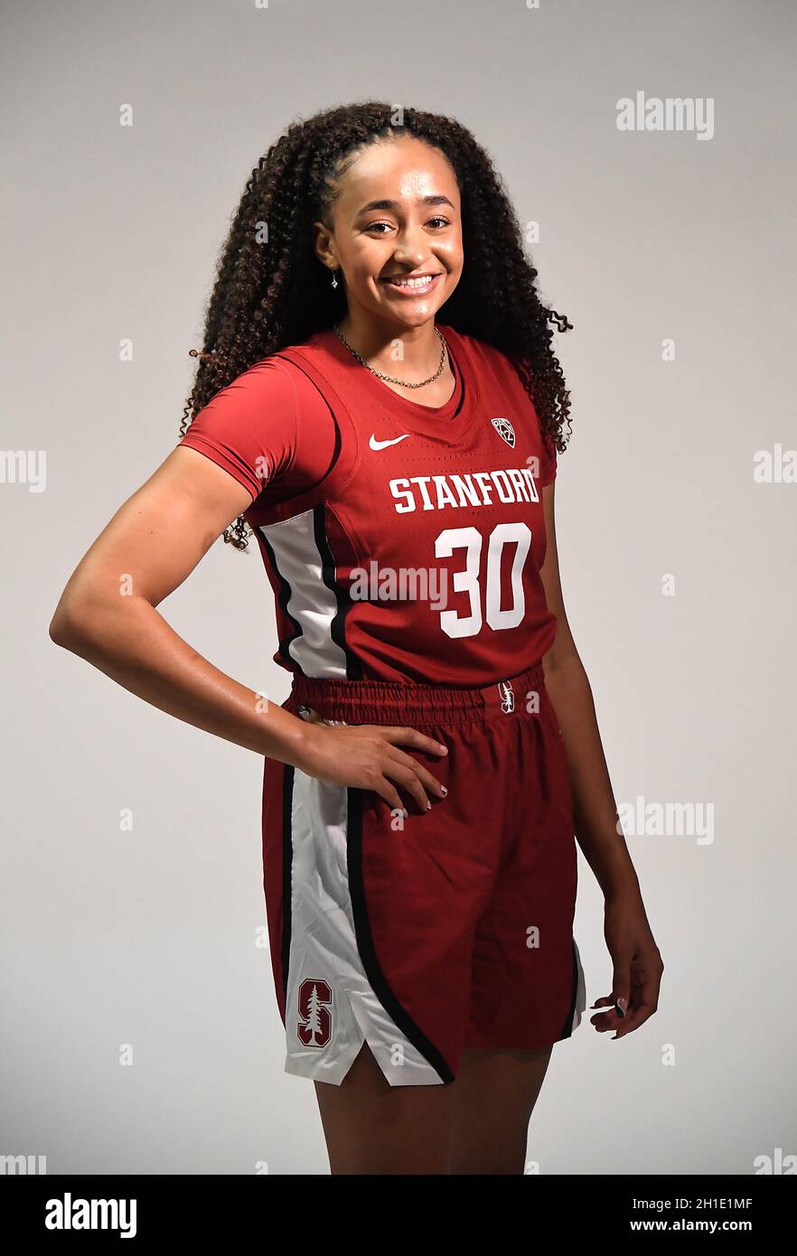 Cardinal basketball hi-res stock photography and images - Alamy